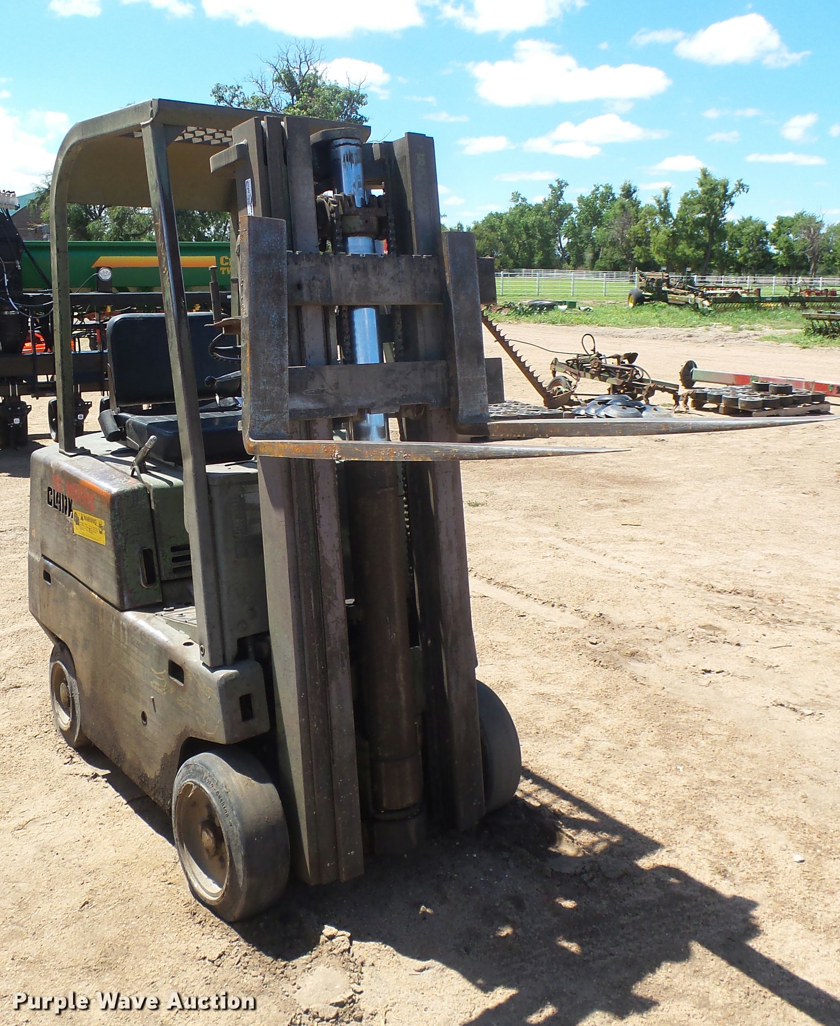 Clark C500-S30 forklift in Kinsley, KS | Item DR9312 sold | Purple Wave