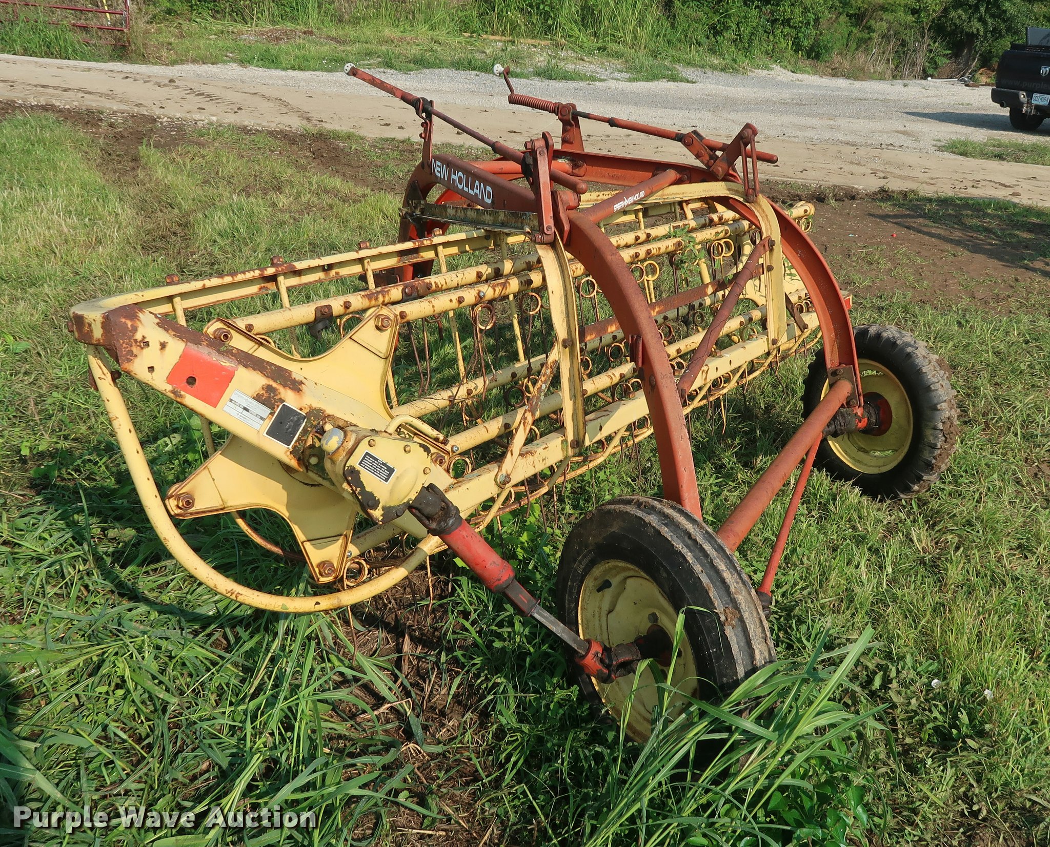 New Holland Rolabar 256 side delivery rake in Independence, MO | Item ...