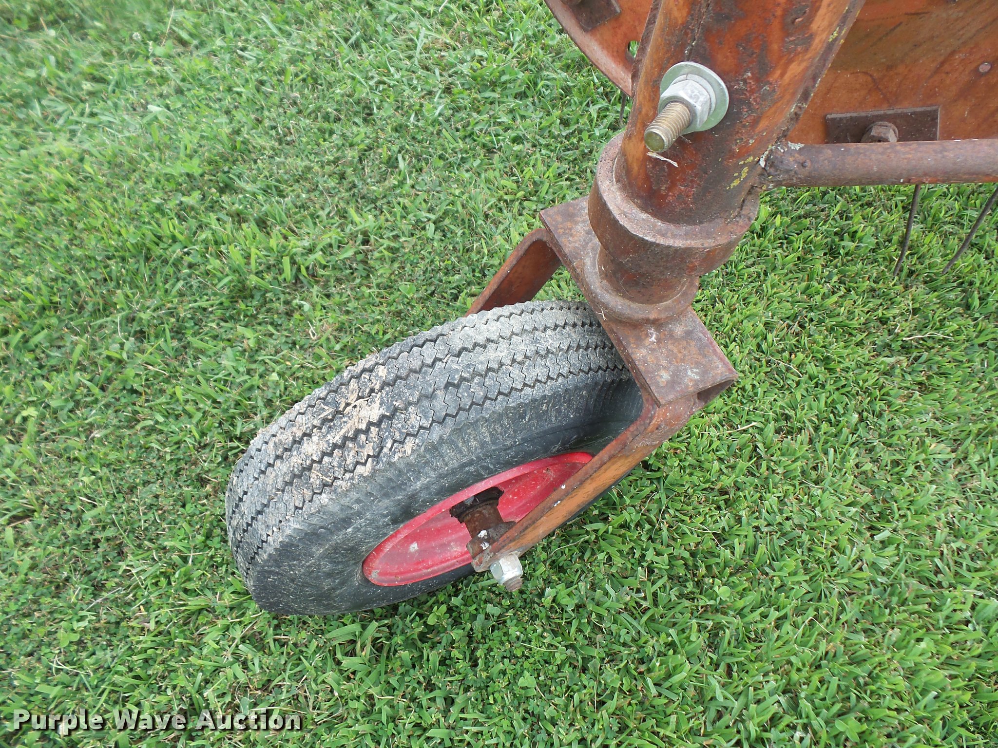 Ford 503 side delivery rake in Auburn, KS | Item DC5498 sold | Purple Wave