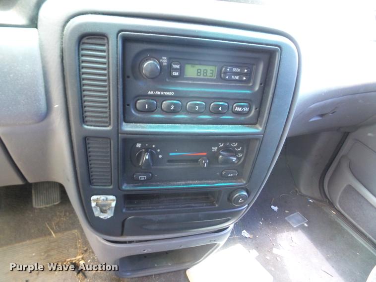 2000 Ford Windstar van in Kansas City, KS | Item DA1684 sold | Purple Wave