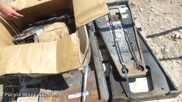 Caterpillar H63 impact breaker in Lyons, KS | Item DL9903 sold | Purple ...