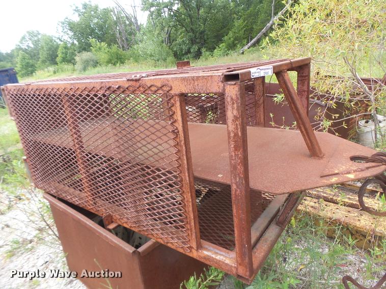 Torch cage in Columbia, MO | Item DF9357 sold | Purple Wave