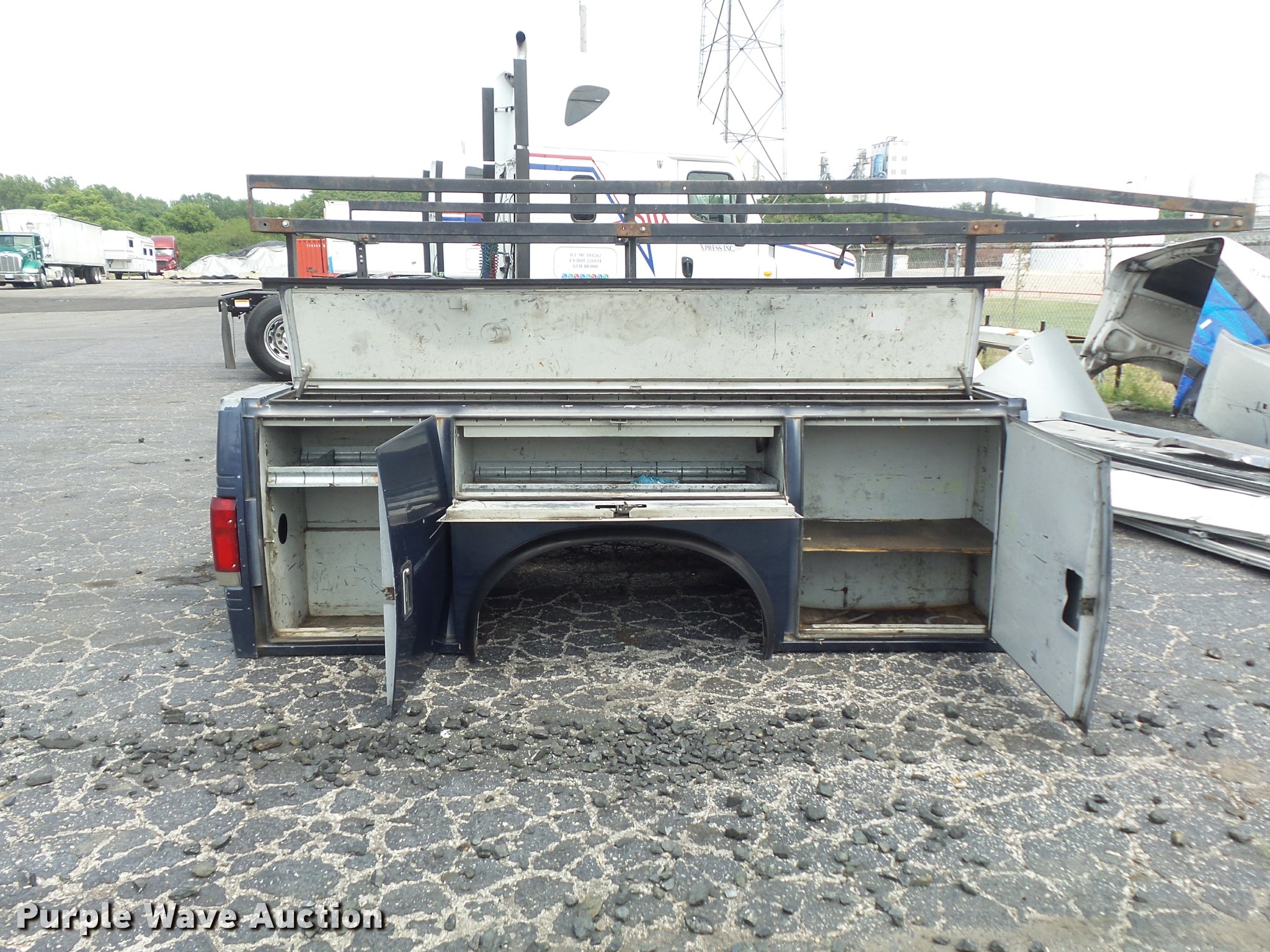 Stahl Grand Challenger utility bed in St. Louis, MO | Item DB6494 sold ...