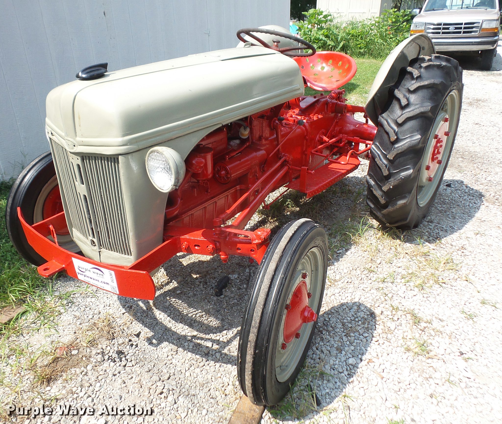 Ford 9N tractor in Tonganoxie, KS | Item DC5367 sold | Purple Wave
