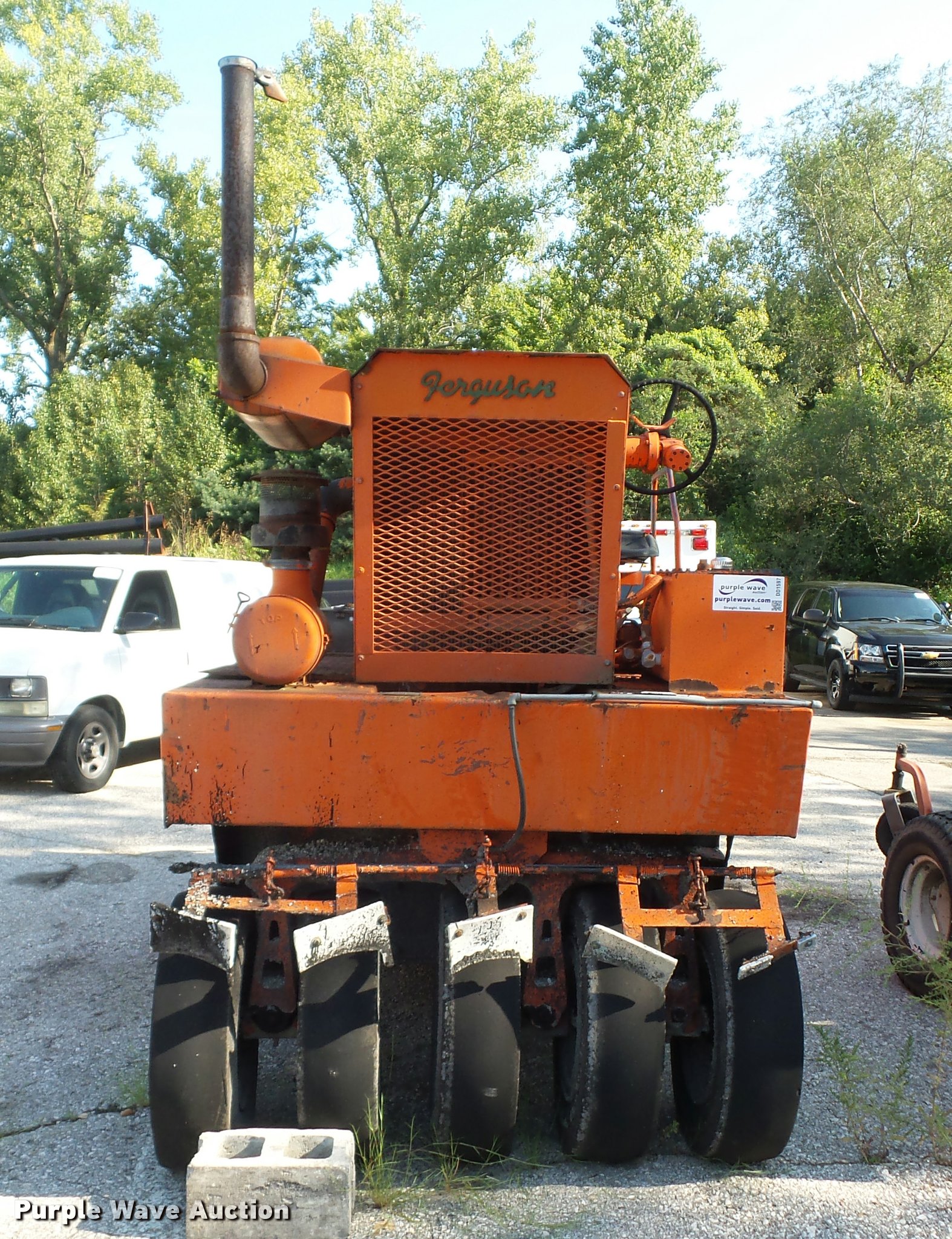 Ferguson pneumatic roller in Lenexa, KS | Item DD1597 sold | Purple Wave