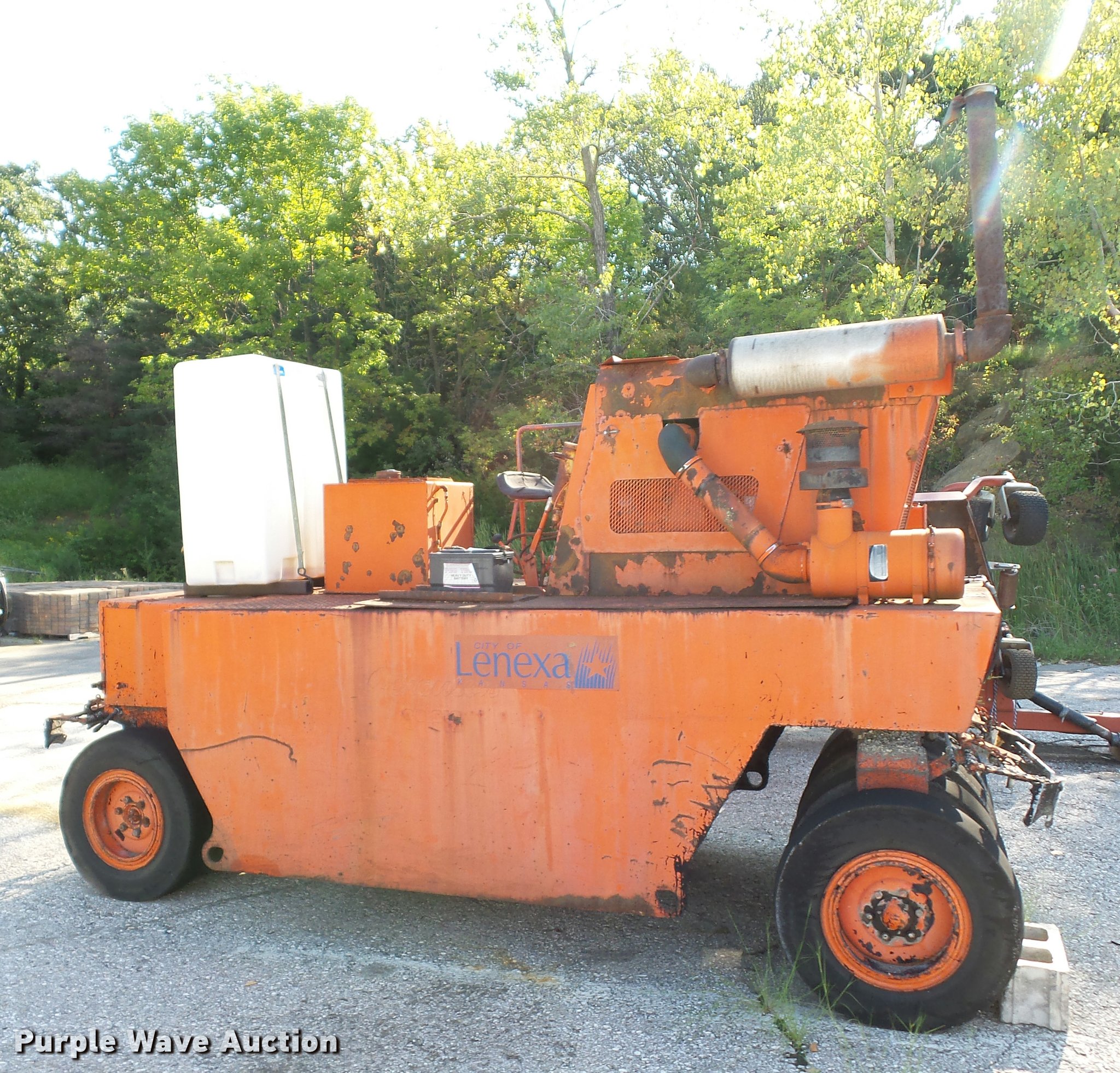 Ferguson pneumatic roller in Lenexa, KS | Item DD1597 sold | Purple Wave