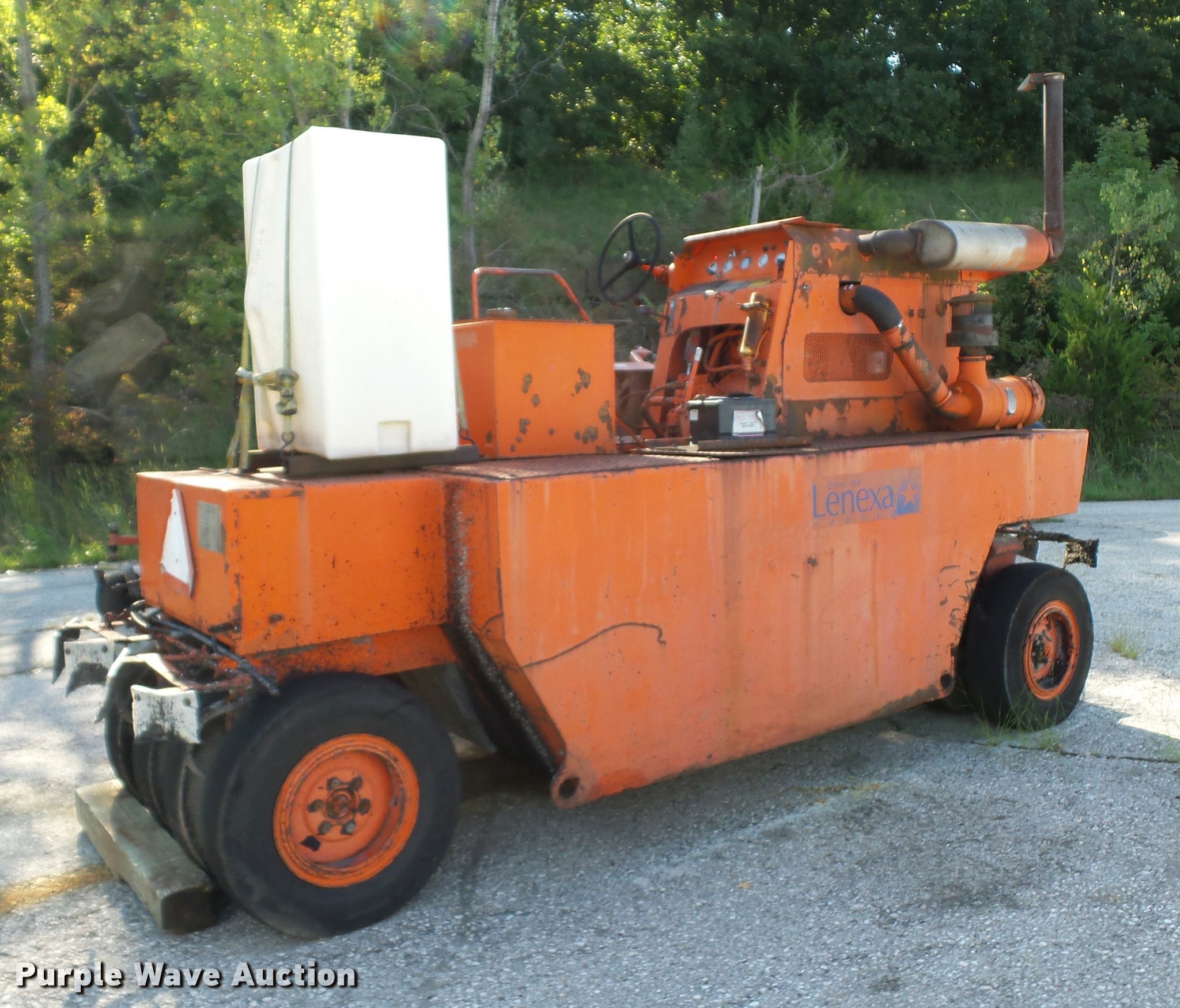 Ferguson pneumatic roller in Lenexa, KS | Item DD1597 sold | Purple Wave