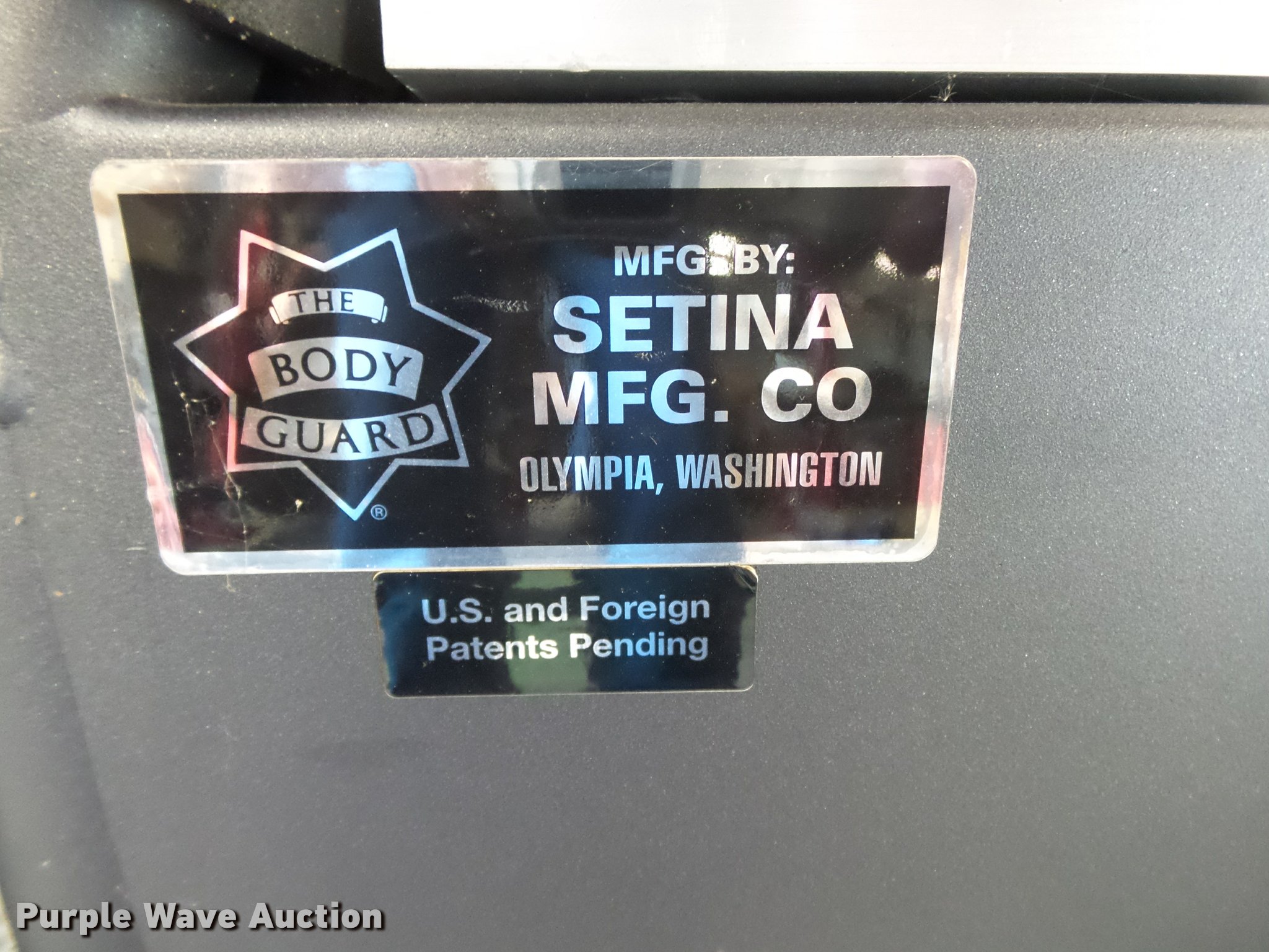 (4) Setina cage dividers in Forsyth, MO | Item DS9721 sold | Purple Wave