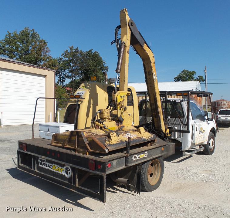 2004 Ford F550 Super Duty flatbed truck with Tiger Truckat side boom ...