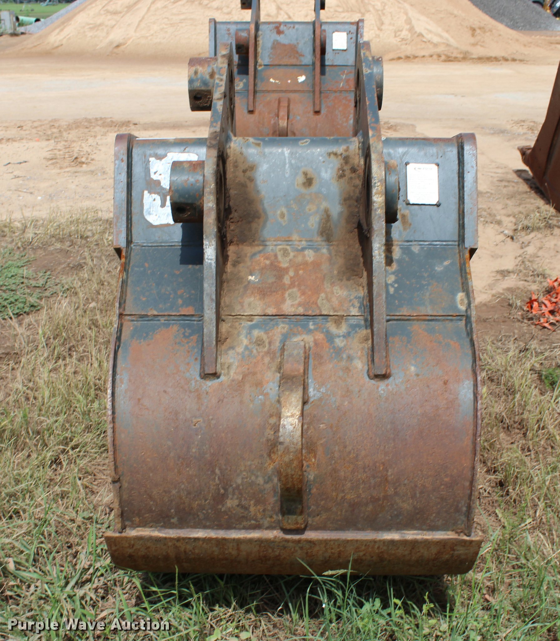 Esco excavator bucket in Hinton, OK | Item L3243 sold | Purple Wave