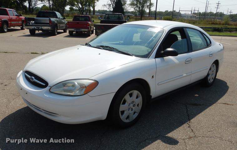 2001 Ford Taurus LX in Manhattan, KS | Item DD0818 sold | Purple Wave