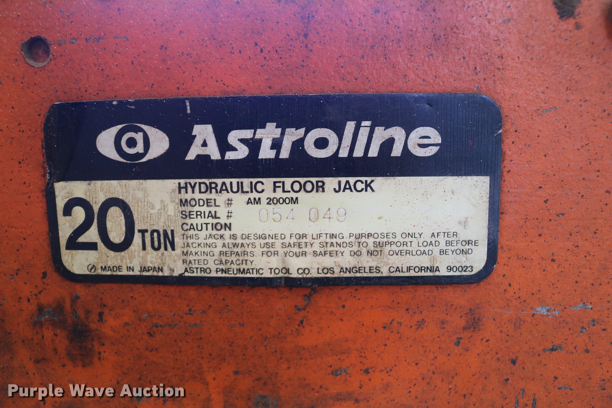 Astroline floor jack in Lincoln, KS | Item DM9281 sold | Purple Wave