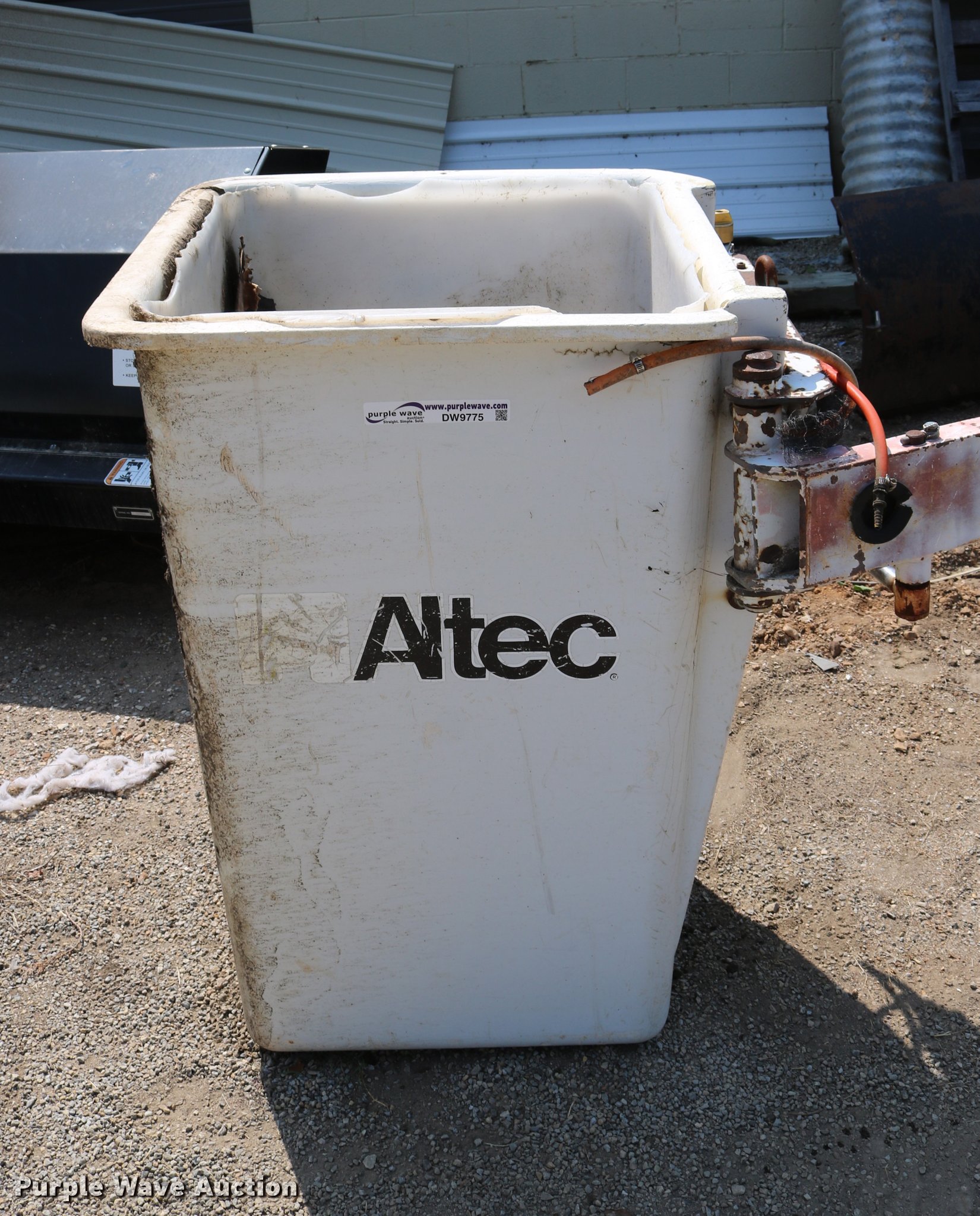 Altec one man bucket in Glasco, KS | Item DW9775 sold | Purple Wave
