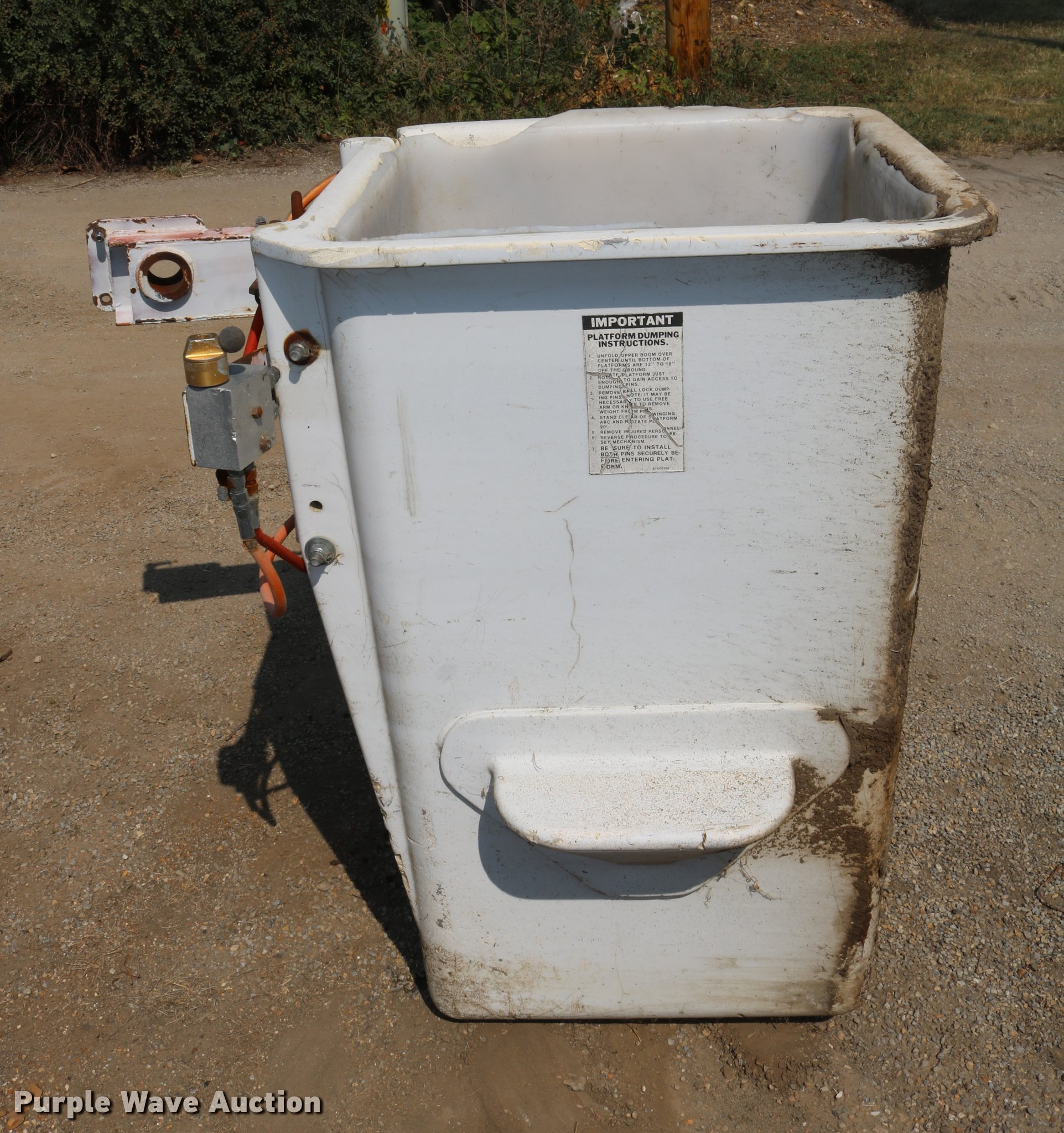 Altec one man bucket in Glasco, KS | Item DW9775 sold | Purple Wave