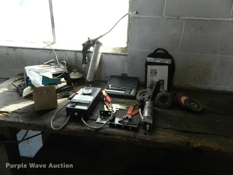 Tools in Ellsworth, KS | Item DE9885 sold | Purple Wave