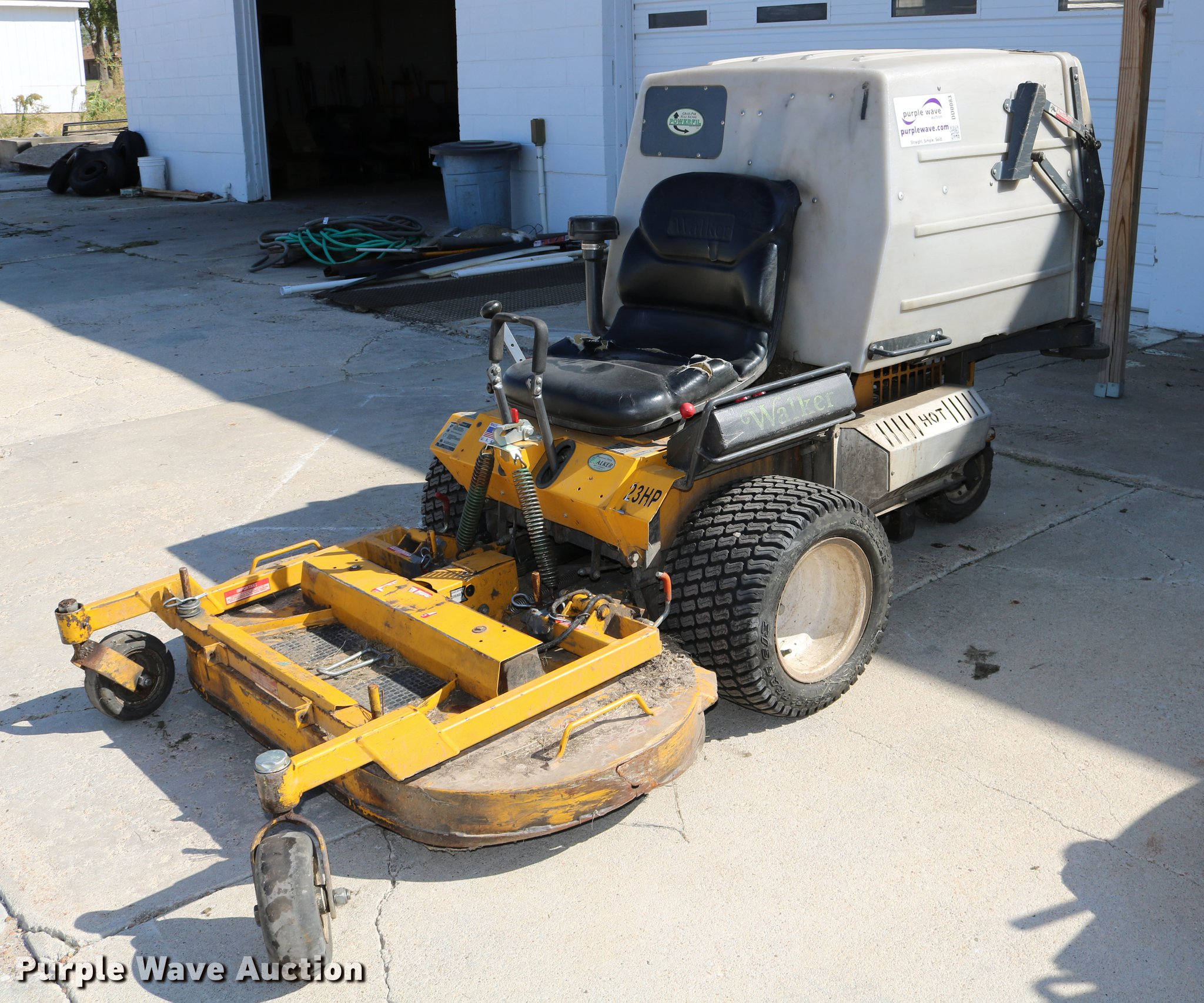 Walker MTGHS ZTR lawn mower in Ellsworth, KS | Item DD0083 sold ...