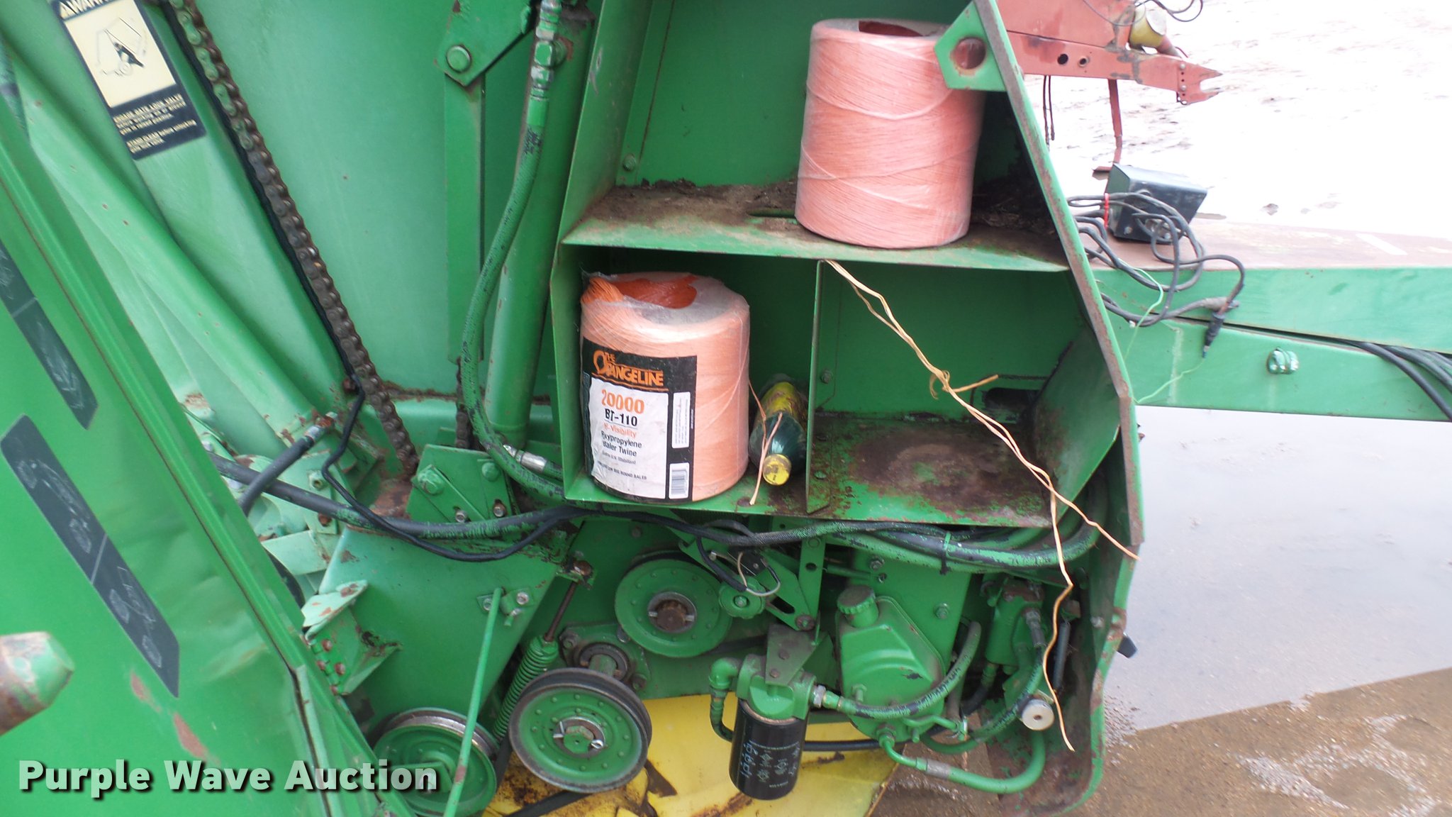 John Deere 530 round baler in Kinsley, KS | Item EB9400 sold | Purple Wave