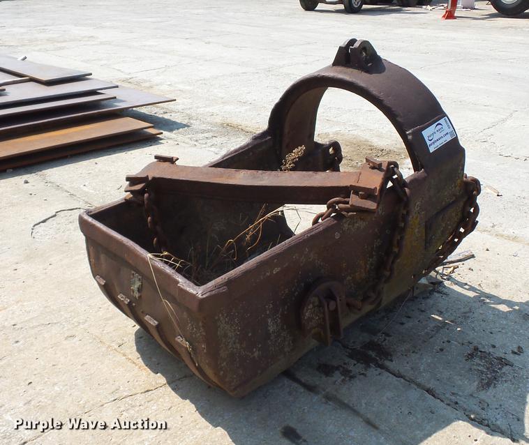 Drag bucket in Liberty, MO | Item DD2060 sold | Purple Wave