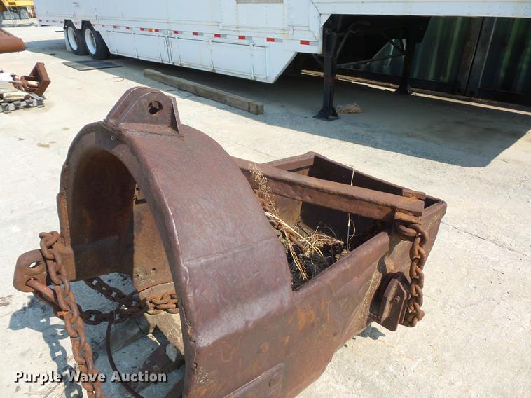 Drag bucket in Liberty, MO | Item DD2060 sold | Purple Wave