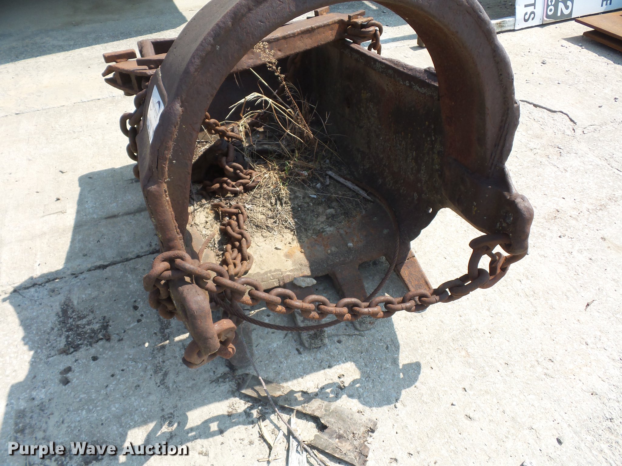 Drag bucket in Liberty, MO | Item DD2060 sold | Purple Wave