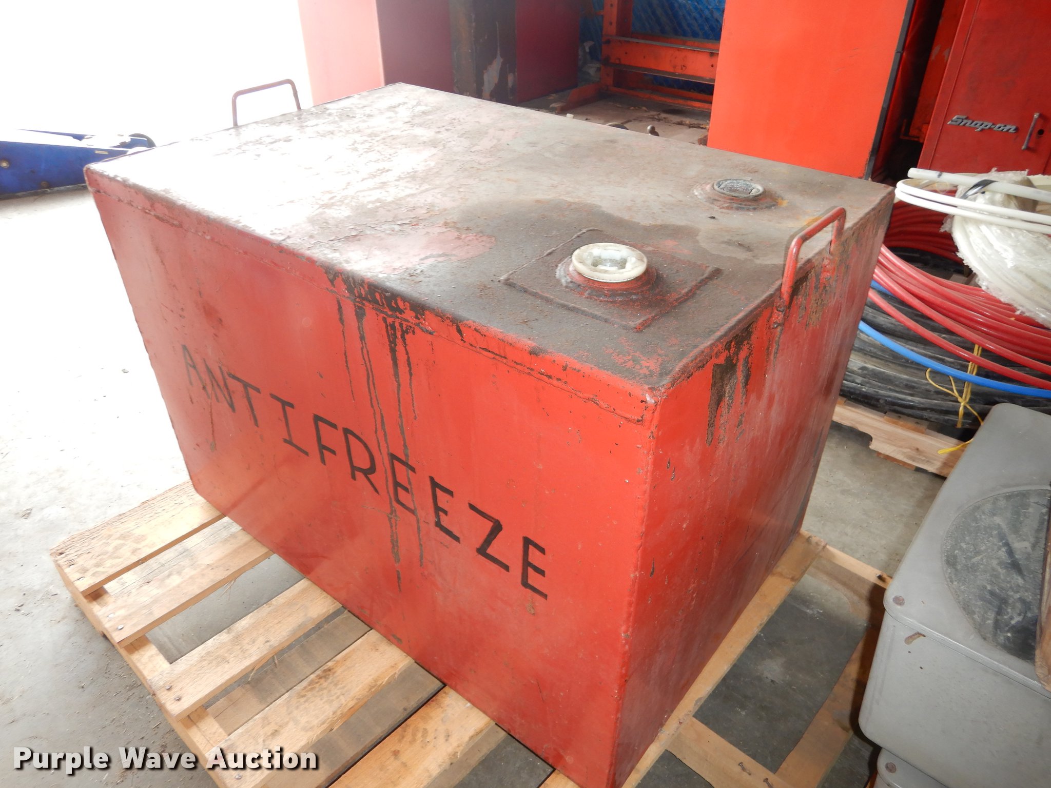 Antifreeze storage tank in Topeka, KS | Item DS9947 sold | Purple Wave