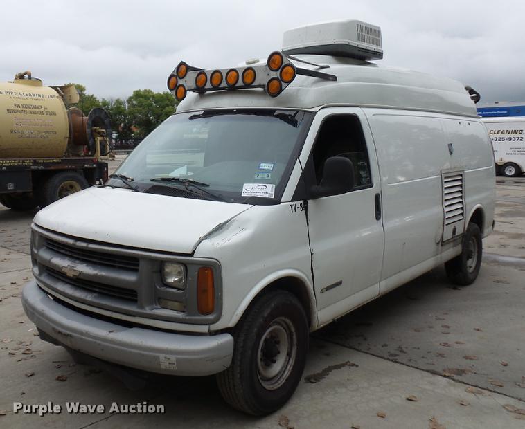 2002 Chevrolet Express 3500 Extended van in Kansas City, MO | Item ...