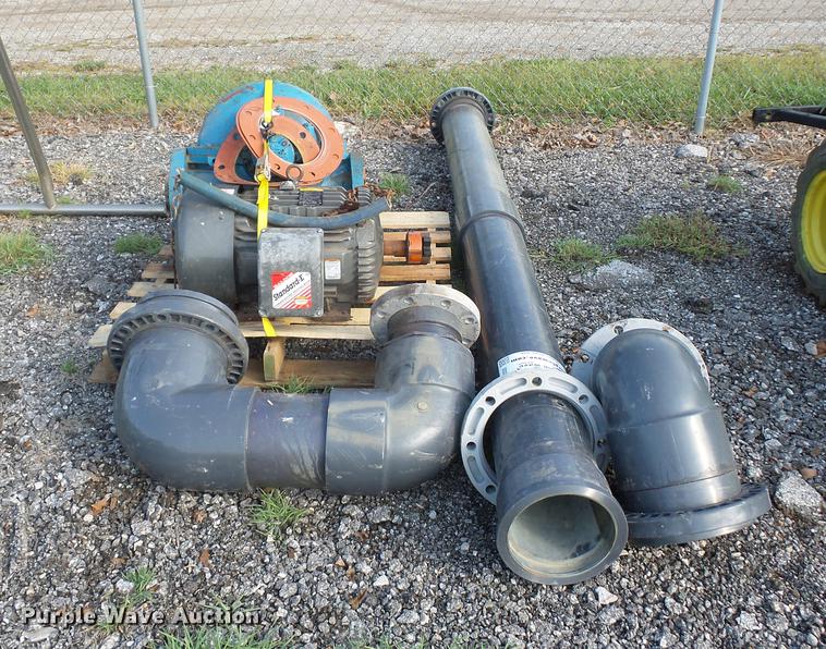 Paco water pump in Nevada, MO | Item DD2114 sold | Purple Wave