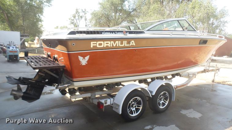 1982 Formula Three LS boat in Hesston, KS | Item EB9016 sold | Purple Wave