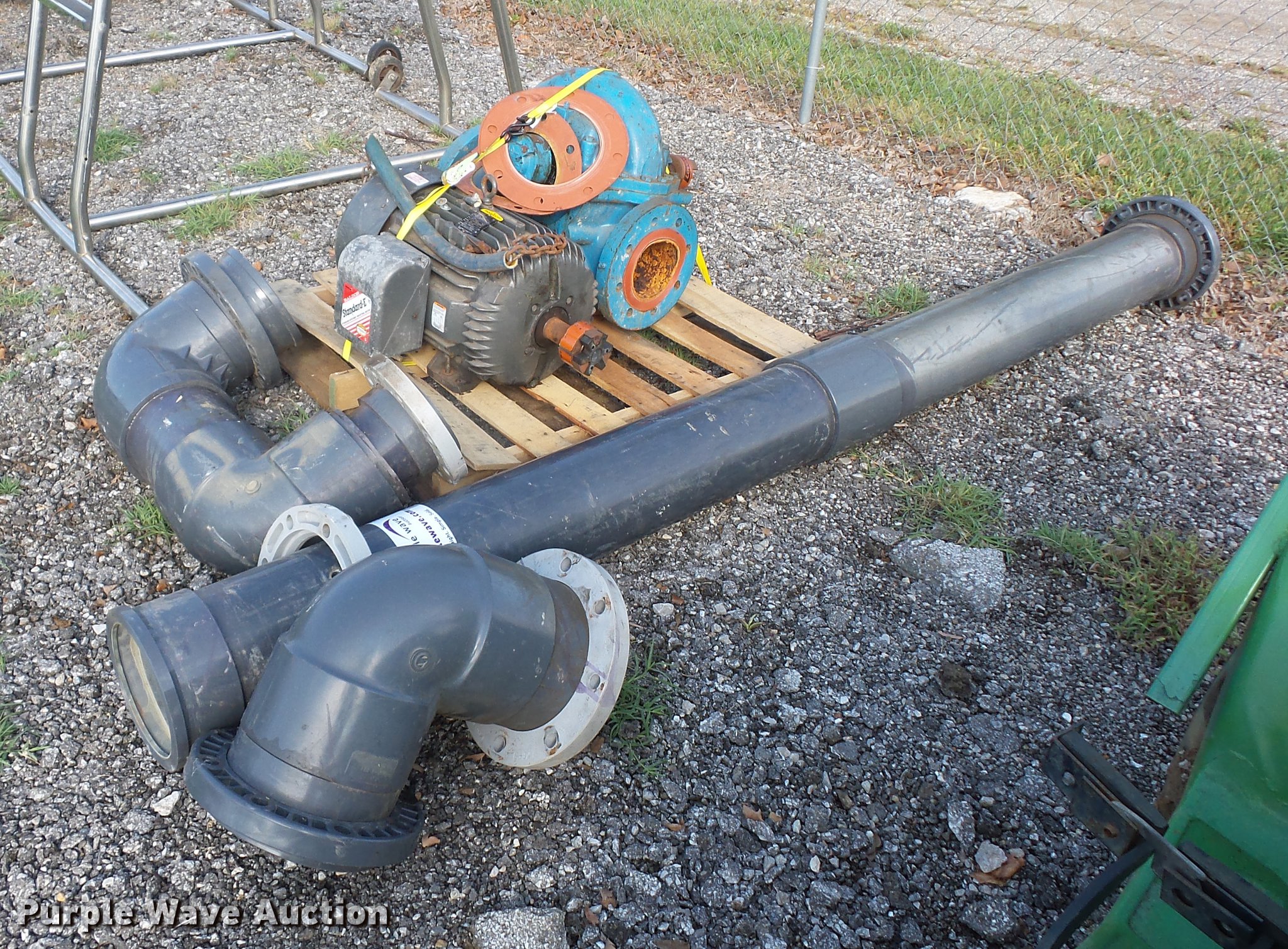 Paco water pump in Nevada, MO | Item DD2114 sold | Purple Wave