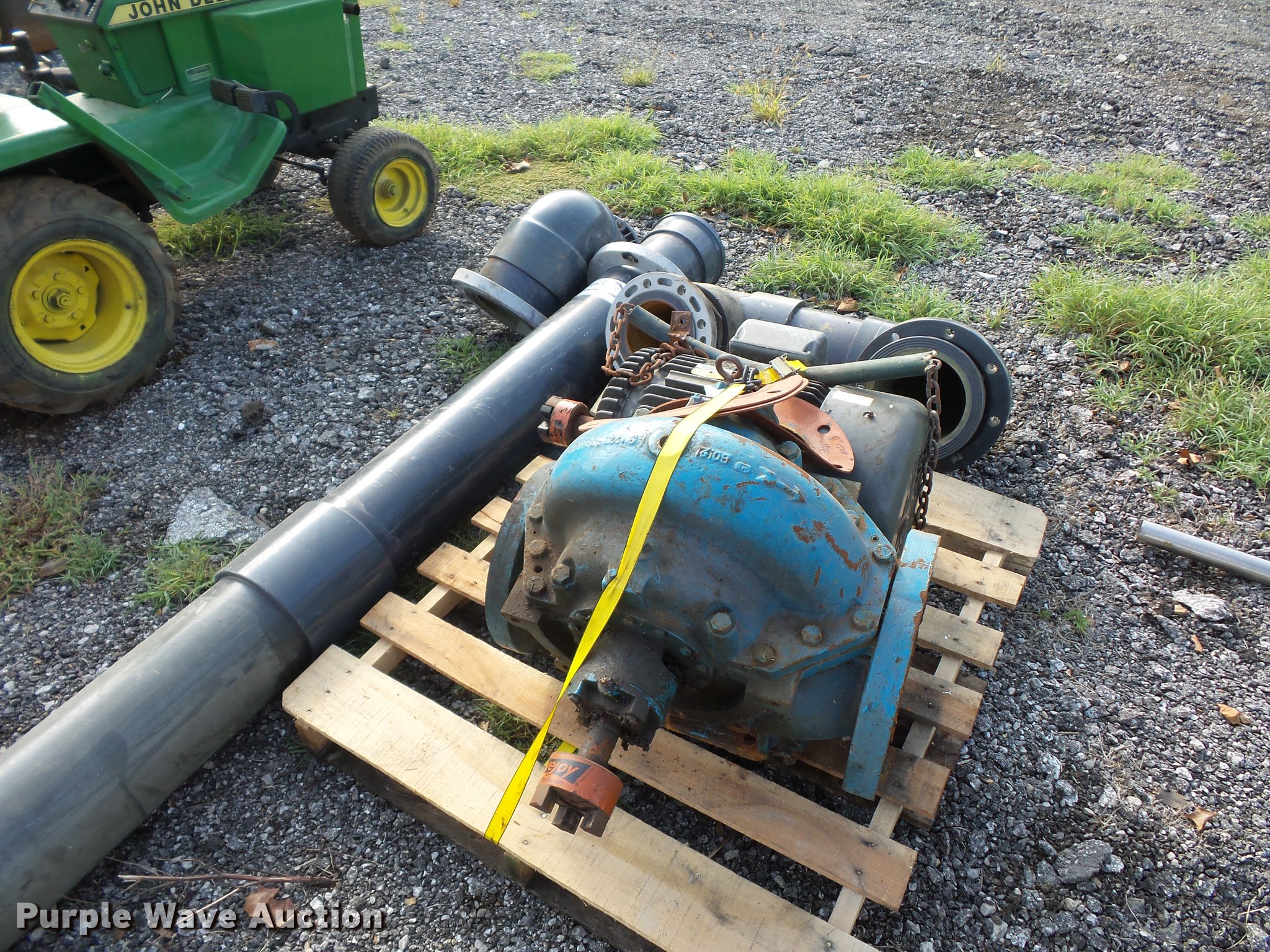 Paco water pump in Nevada, MO | Item DD2114 sold | Purple Wave