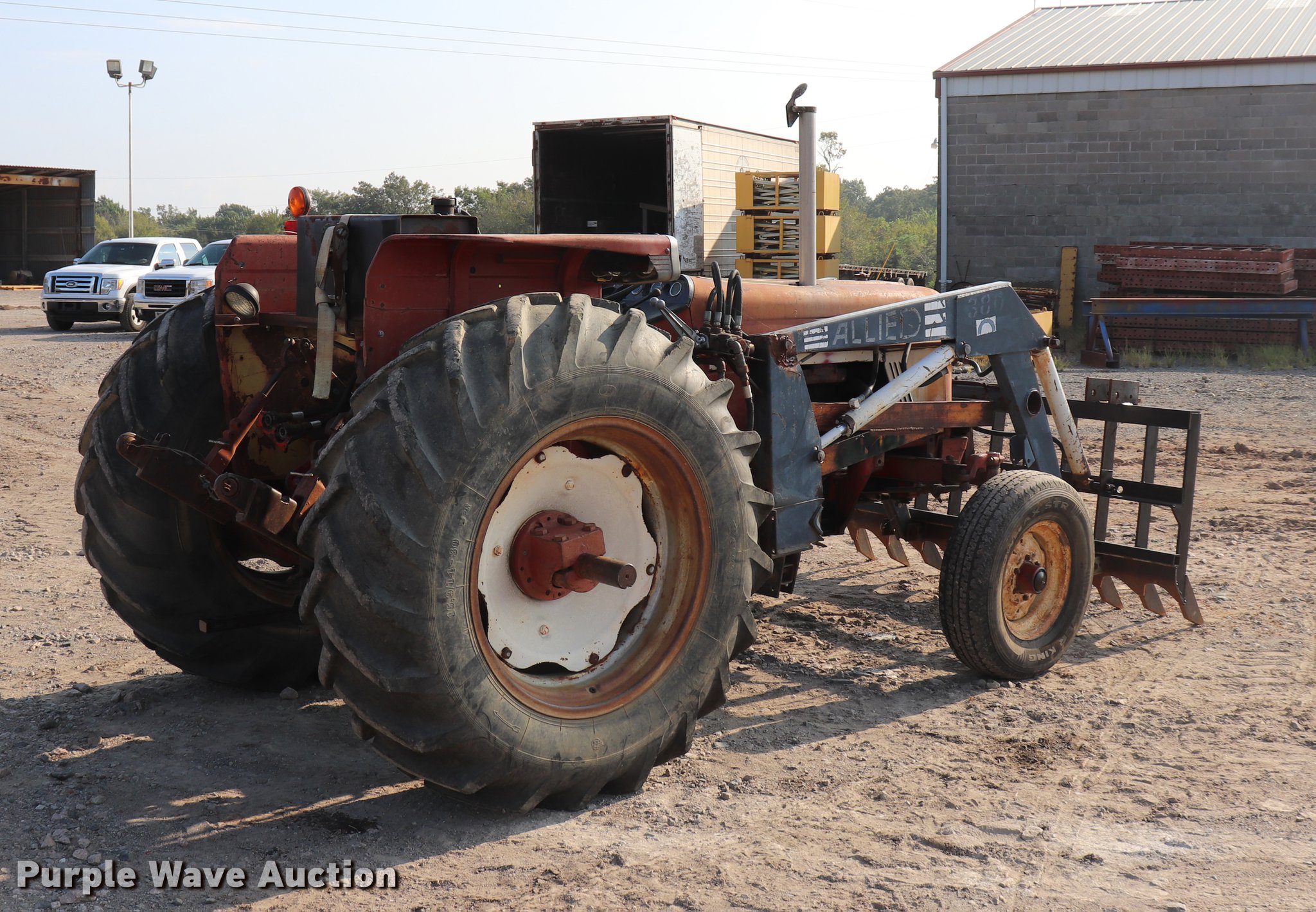 International 674 tractor in Muskogee, OK | Item ED9521 sold | Purple Wave