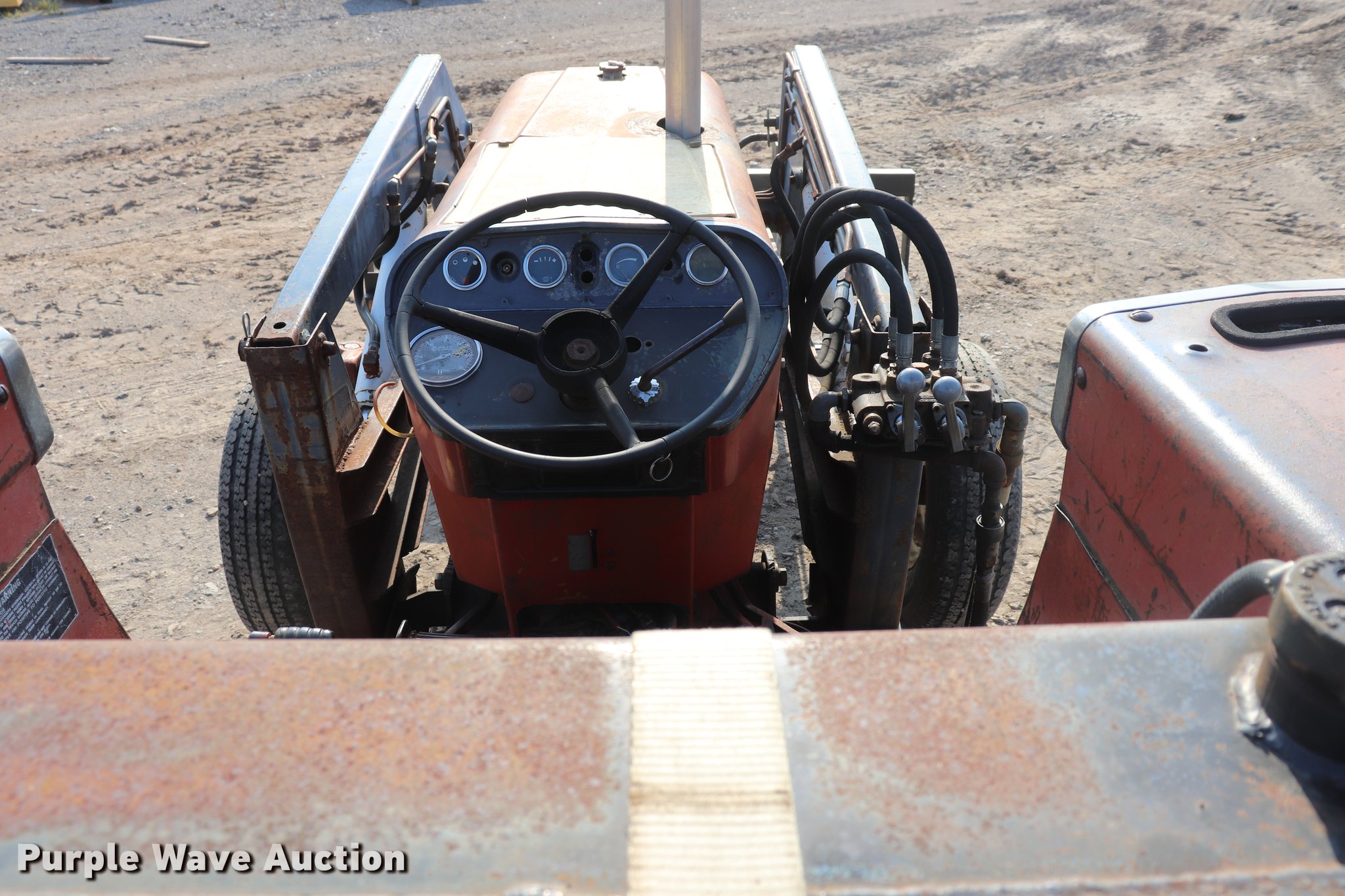 International 674 tractor in Muskogee, OK | Item ED9521 sold | Purple Wave