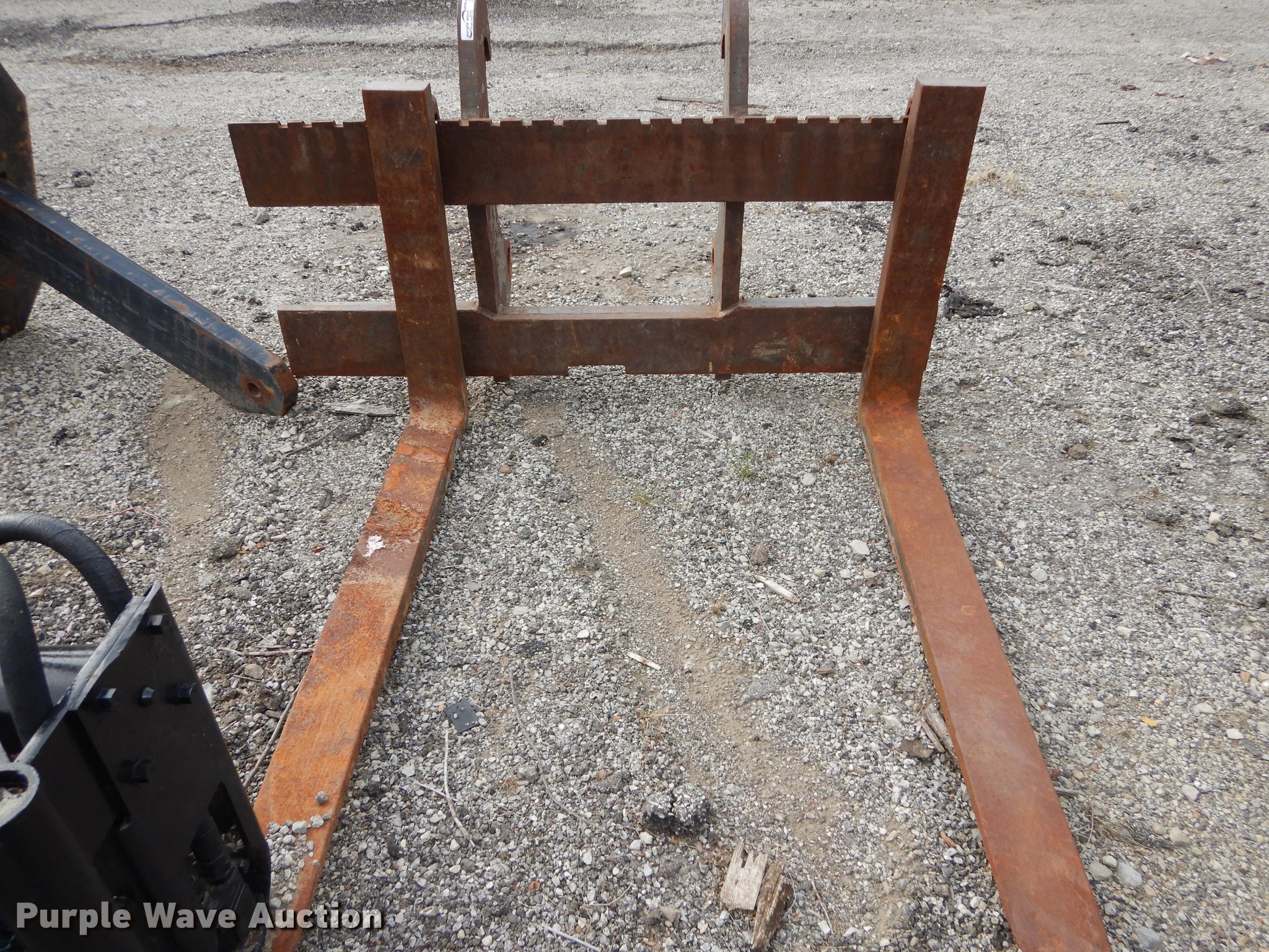 Kenhar pallet forks in Saint Joseph, MO | Item DS9800 sold | Purple Wave