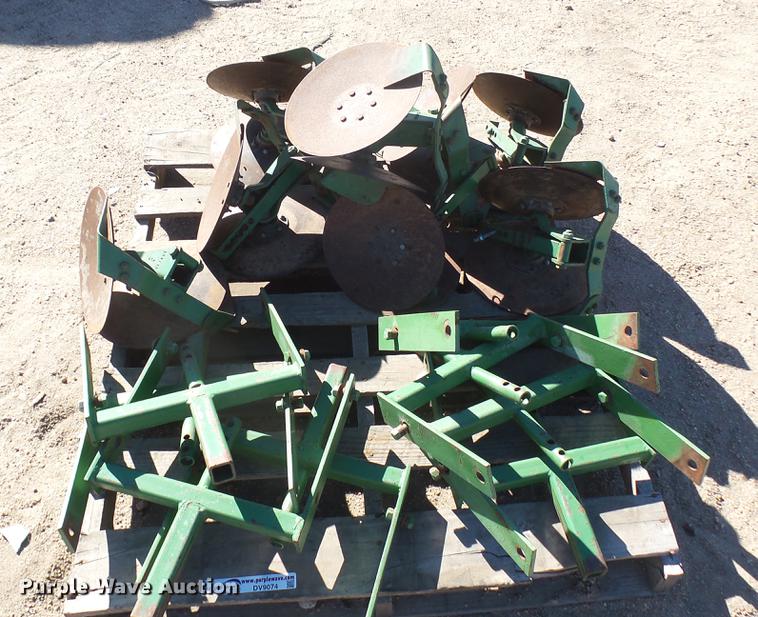 (8) sets of double disk coulters in Kinsley, KS | Item DV9074 sold ...