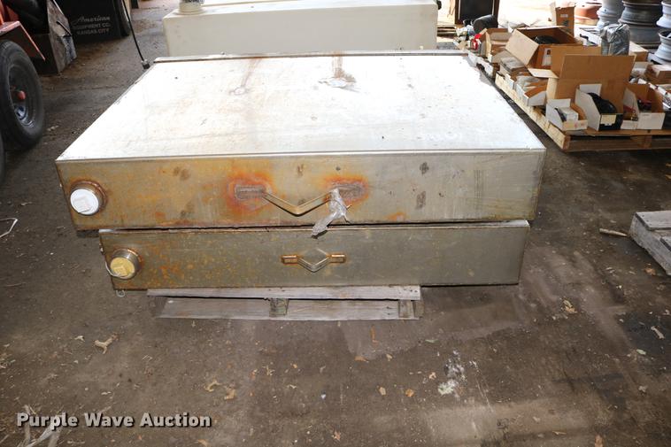 Stainless steel calcium tank in Overland Park, KS | Item DW9807 sold ...
