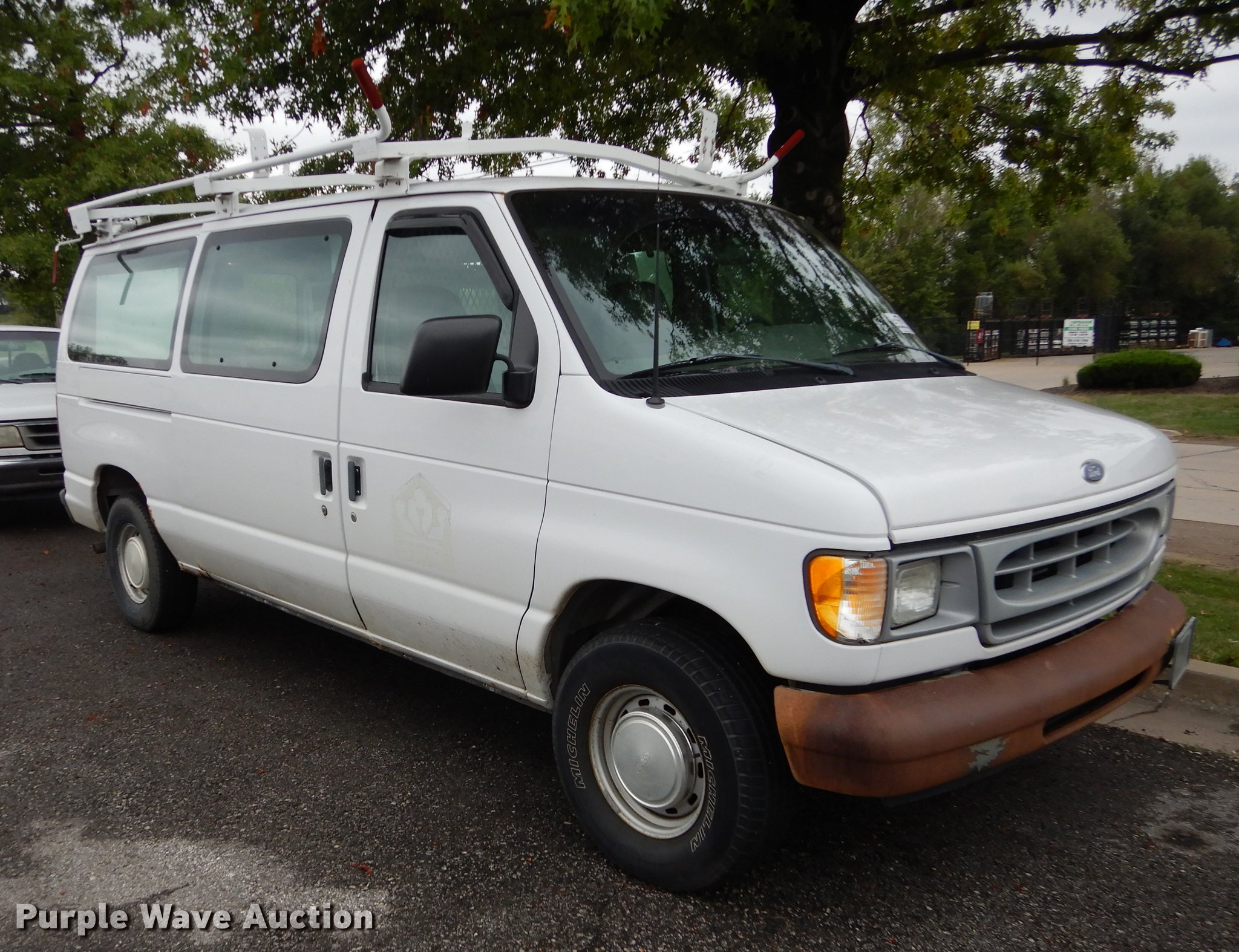 2000 Ford Econoline E150 XL van in Lawrence, KS | Item DD0799 sold ...