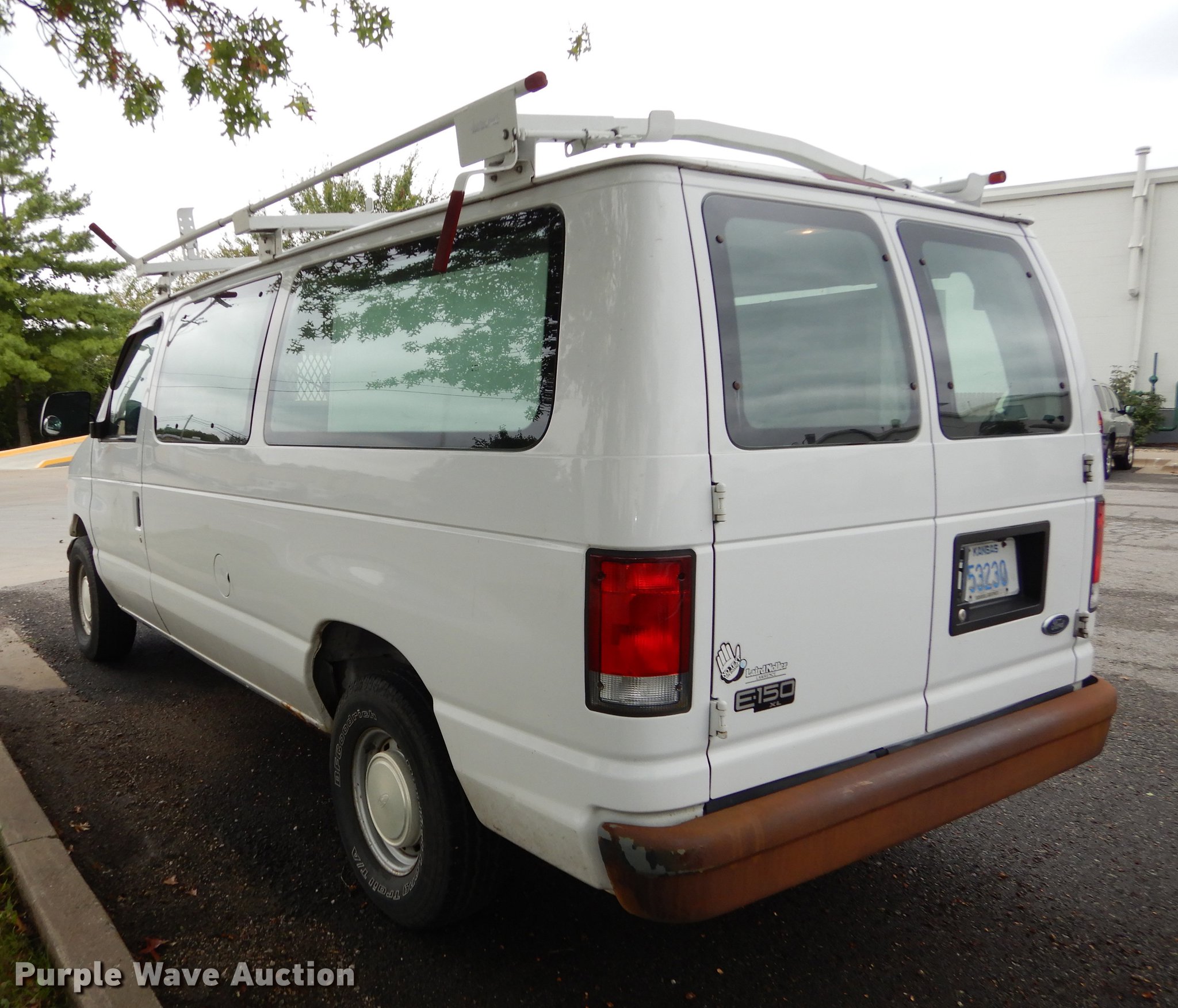 2000 Ford Econoline E150 XL van in Lawrence, KS | Item DD0799 sold ...