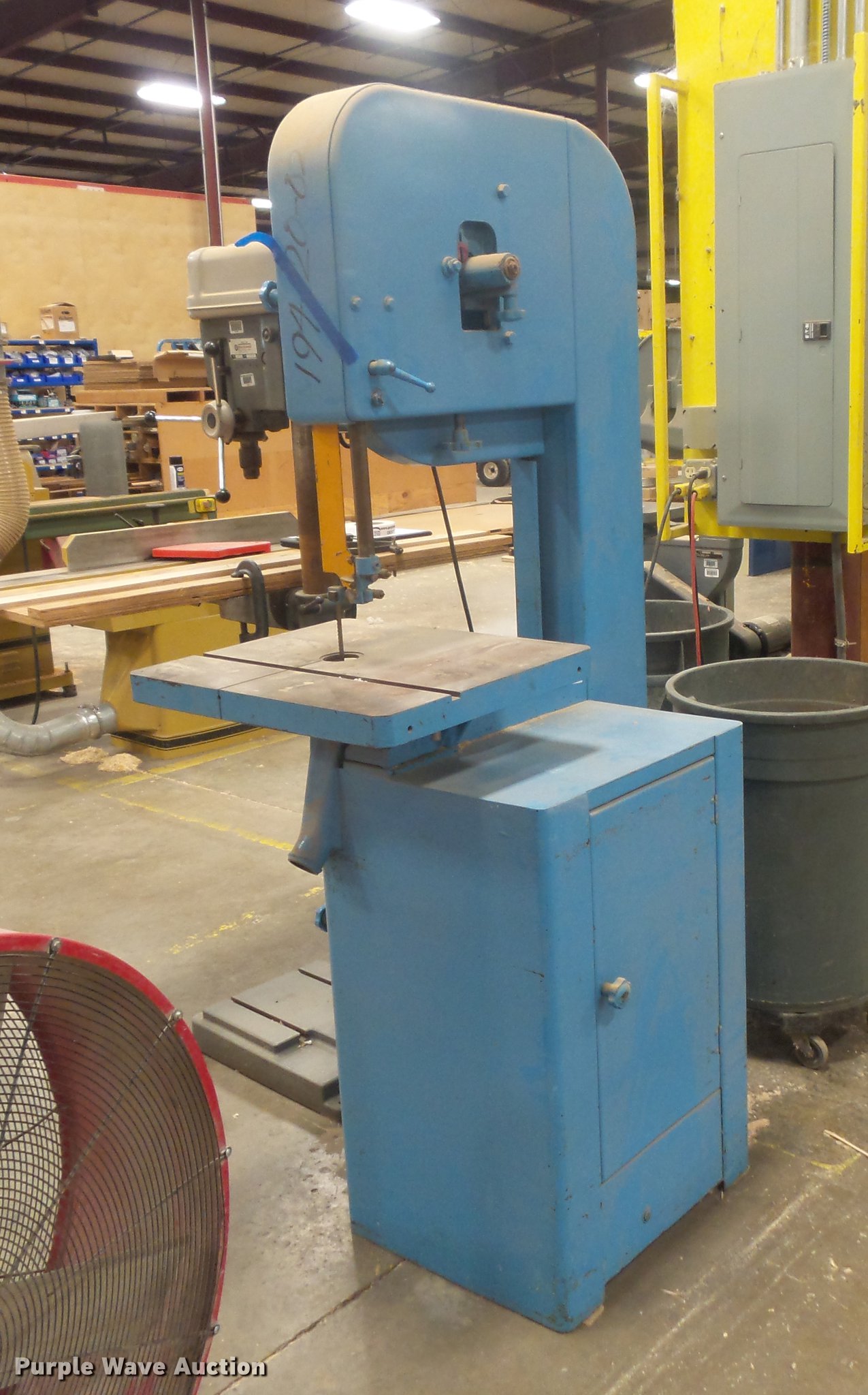 Delta Milwaukee band saw in Des Moines, IA | Item DE9250 sold | Purple Wave