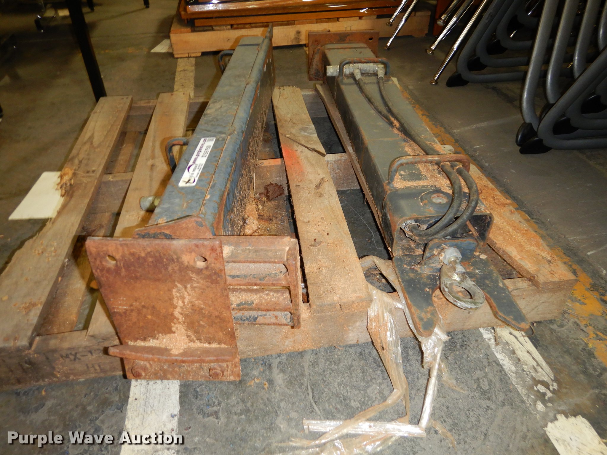 (2) Bobcat rear stabilizer legs in Lawrence, KS | Item DS9750 sold ...