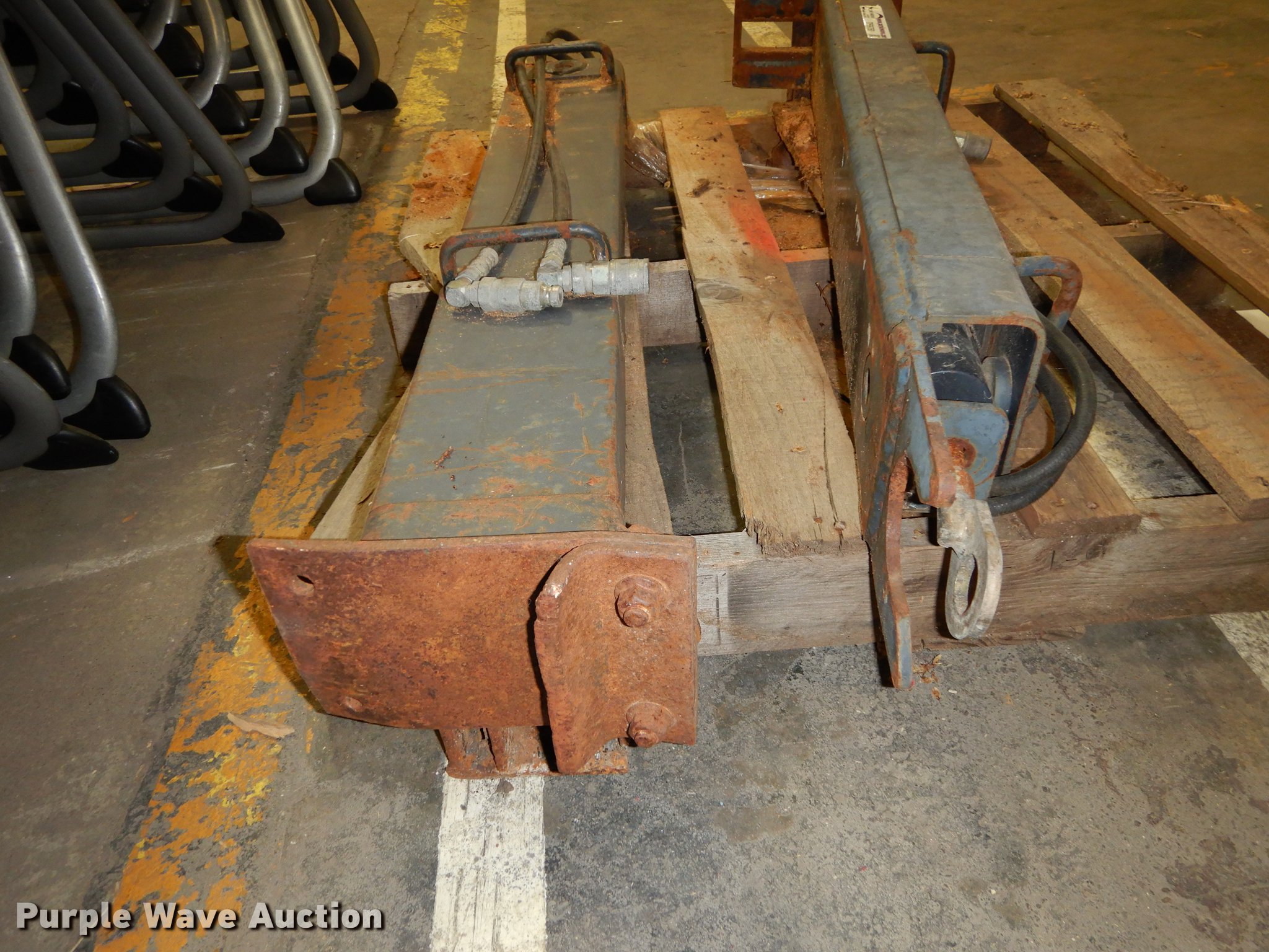 (2) Bobcat rear stabilizer legs in Lawrence, KS | Item DS9750 sold ...