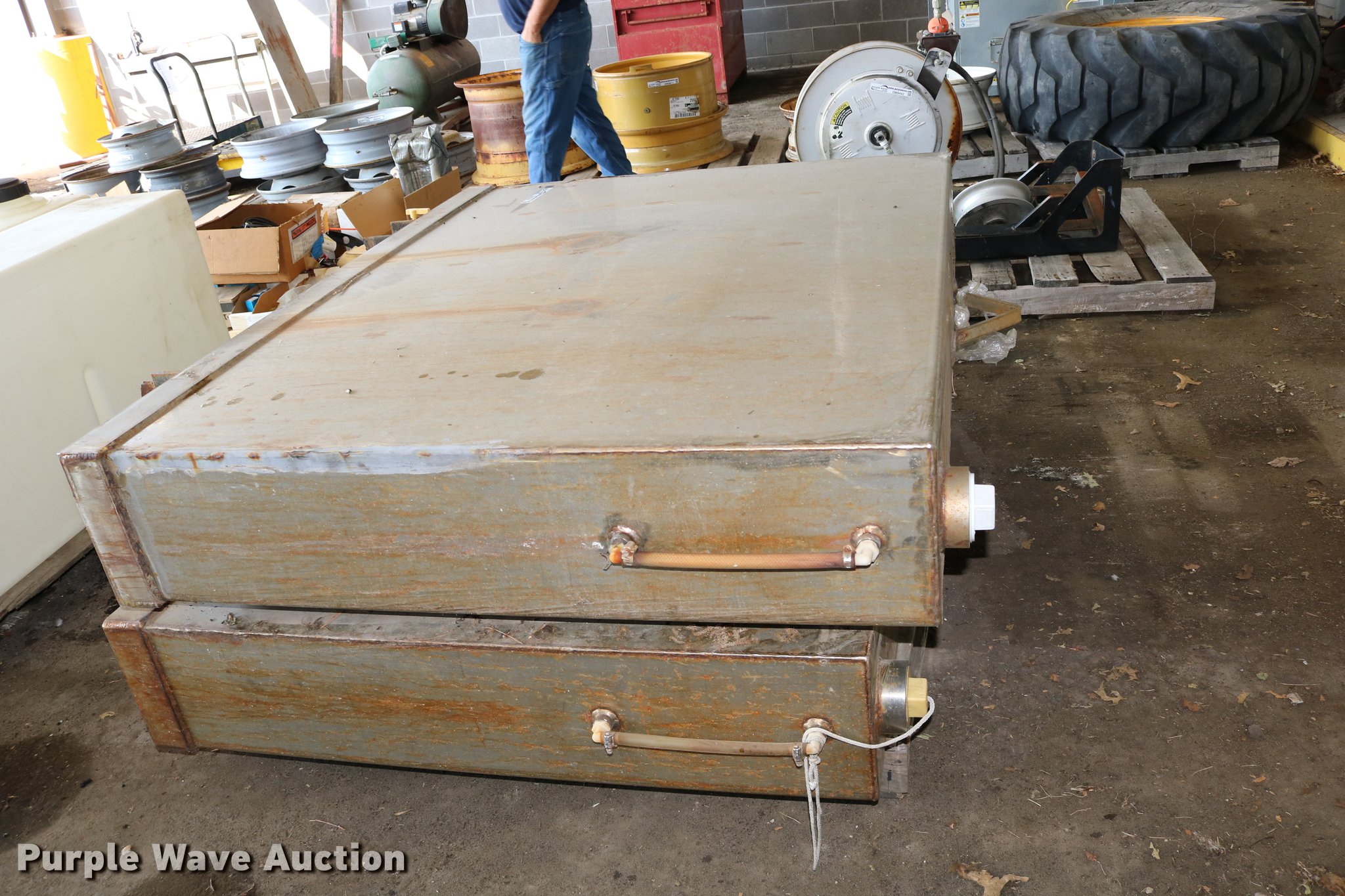 Stainless steel calcium tank in Overland Park, KS | Item DW9807 sold ...