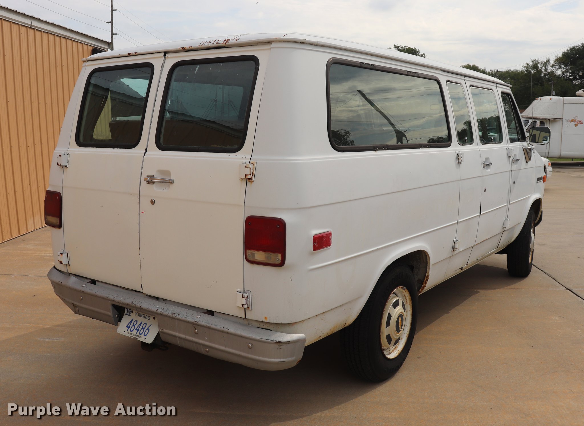 1988 Chevrolet G30 van in Coffeyville, KS | Item ED9600 sold | Purple Wave