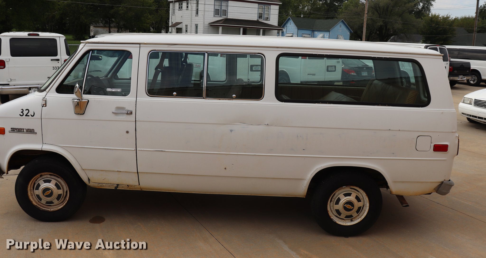 1988 Chevrolet G30 van in Coffeyville, KS | Item ED9600 sold | Purple Wave