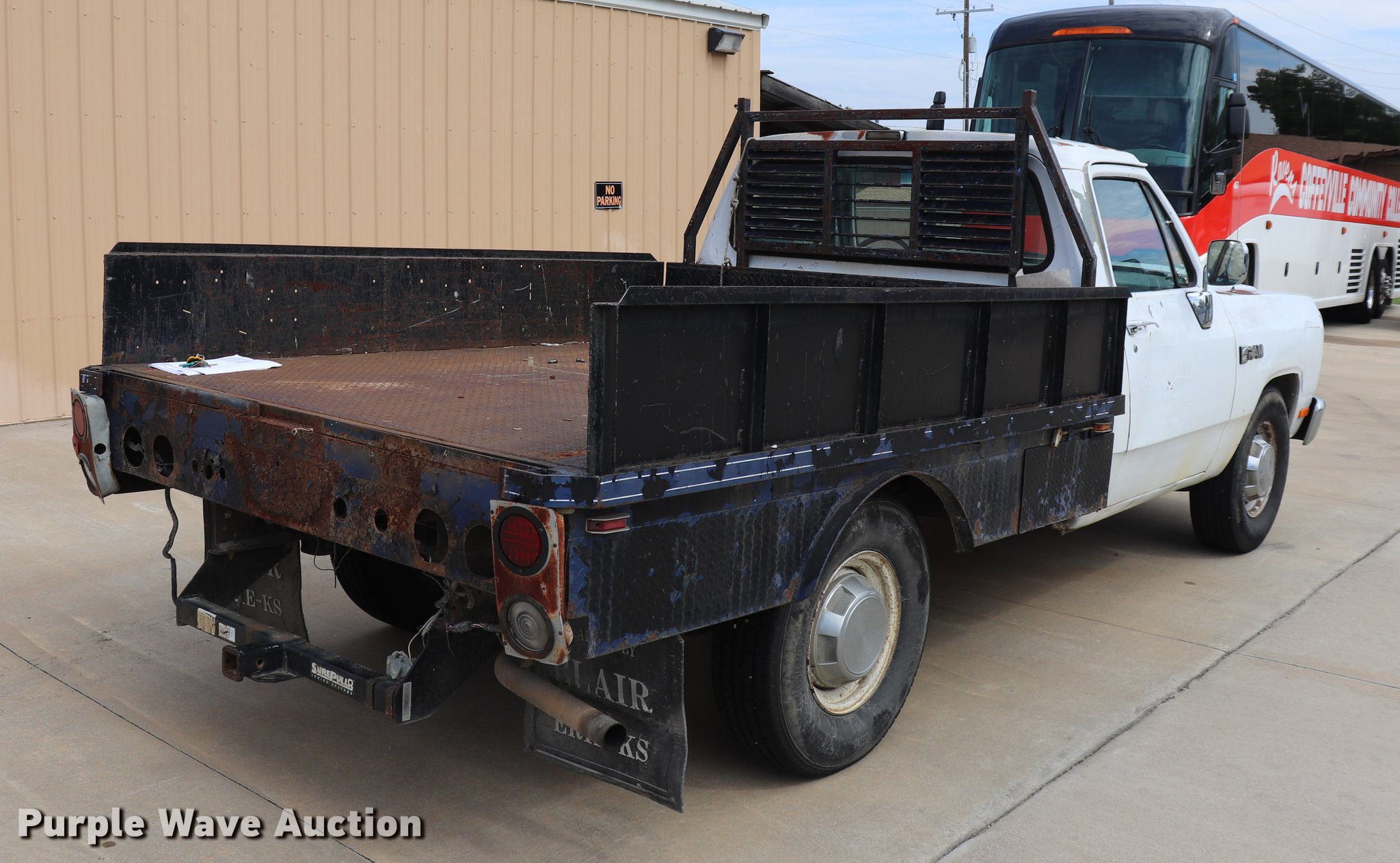 1989 Dodge D350 flatbed pickup truck in Coffeyville, KS | Item ED9606 ...