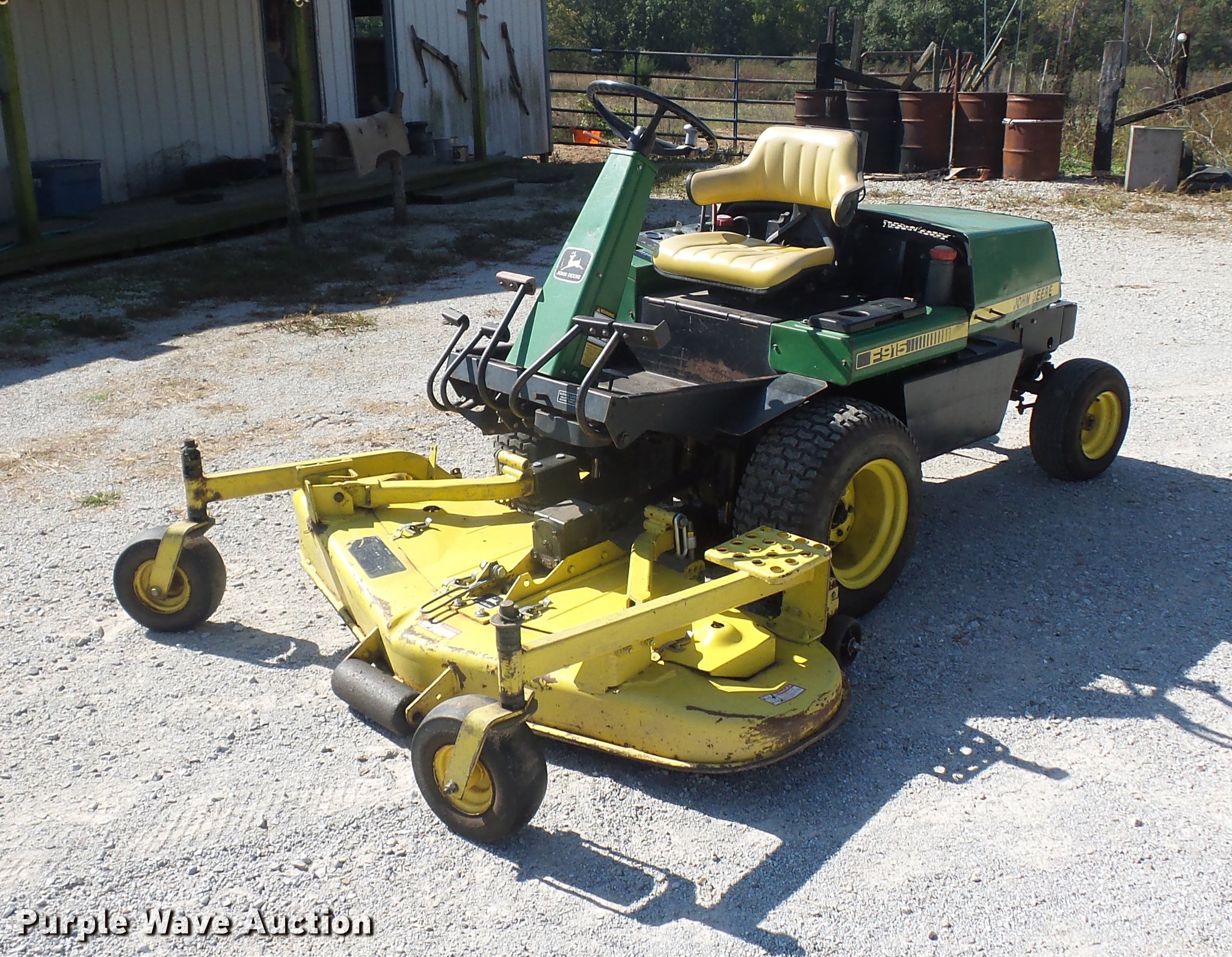 John Deere F915 lawn mower in Clinton, MO | Item DA0872 sold | Purple Wave