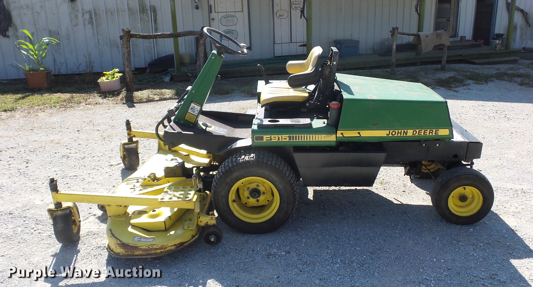 John Deere F915 lawn mower in Clinton, MO | Item DA0872 sold | Purple Wave