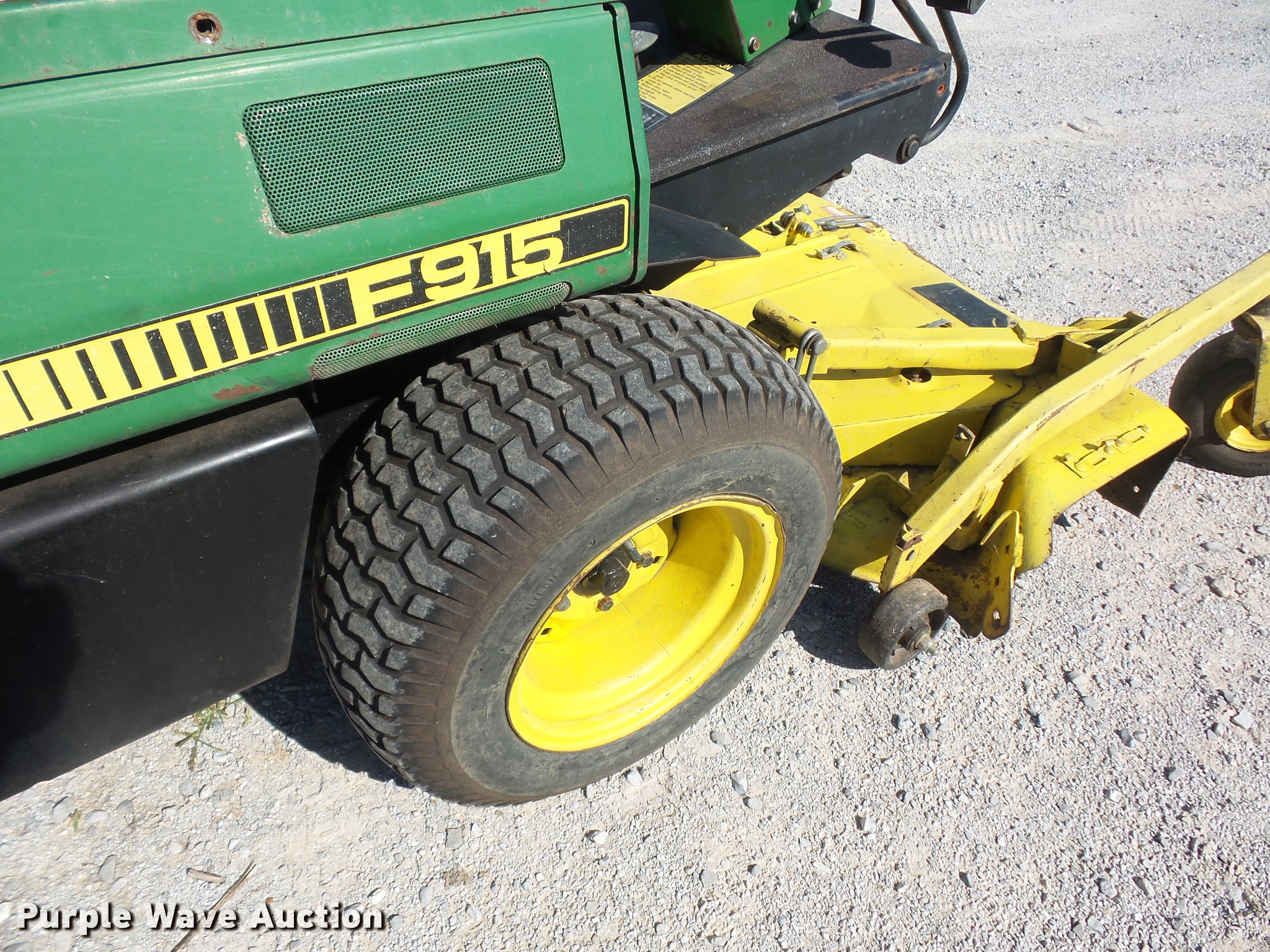 John Deere F915 lawn mower in Clinton, MO | Item DA0872 sold | Purple Wave