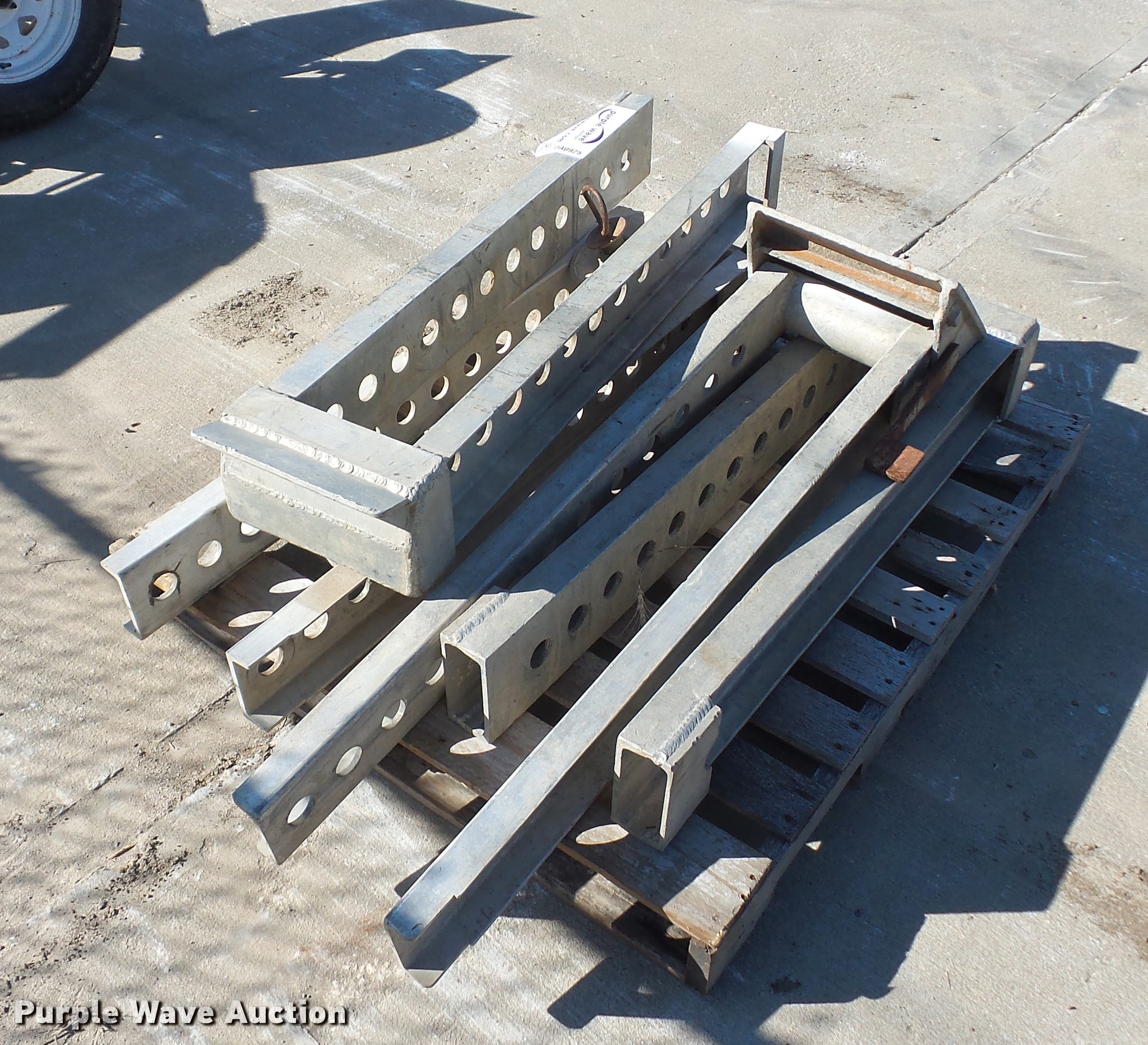 Manhole cable assist in Raytown, MO | Item DA0925 sold | Purple Wave