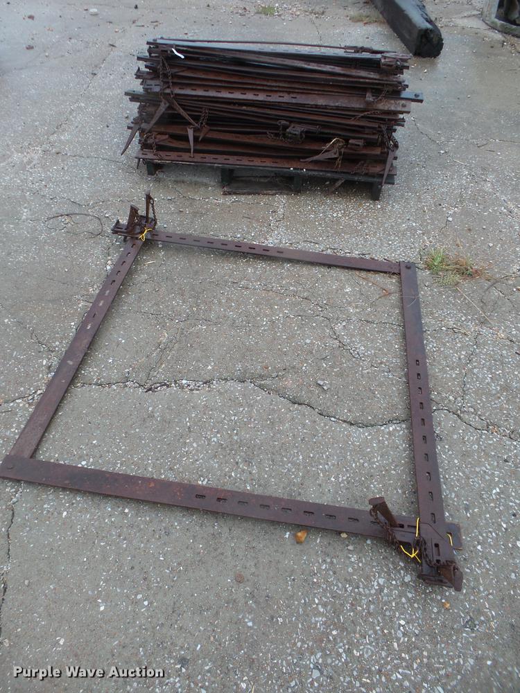 Square column form clamps in Brookline, MO | Item DS9702 sold | Purple Wave