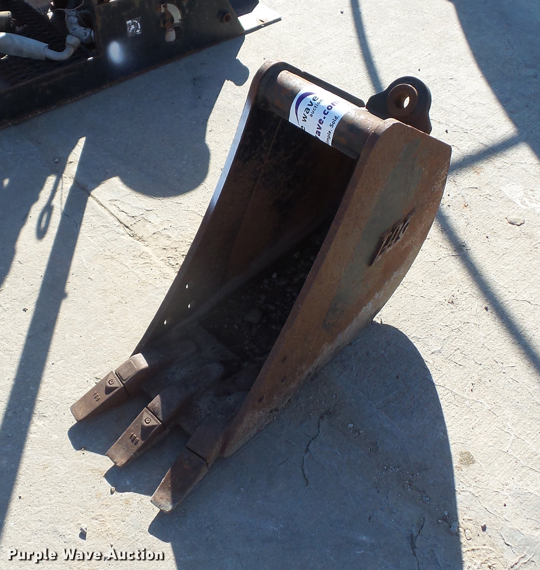 12"W backhoe bucket in Raytown, MO | Item DA0896 sold | Purple Wave